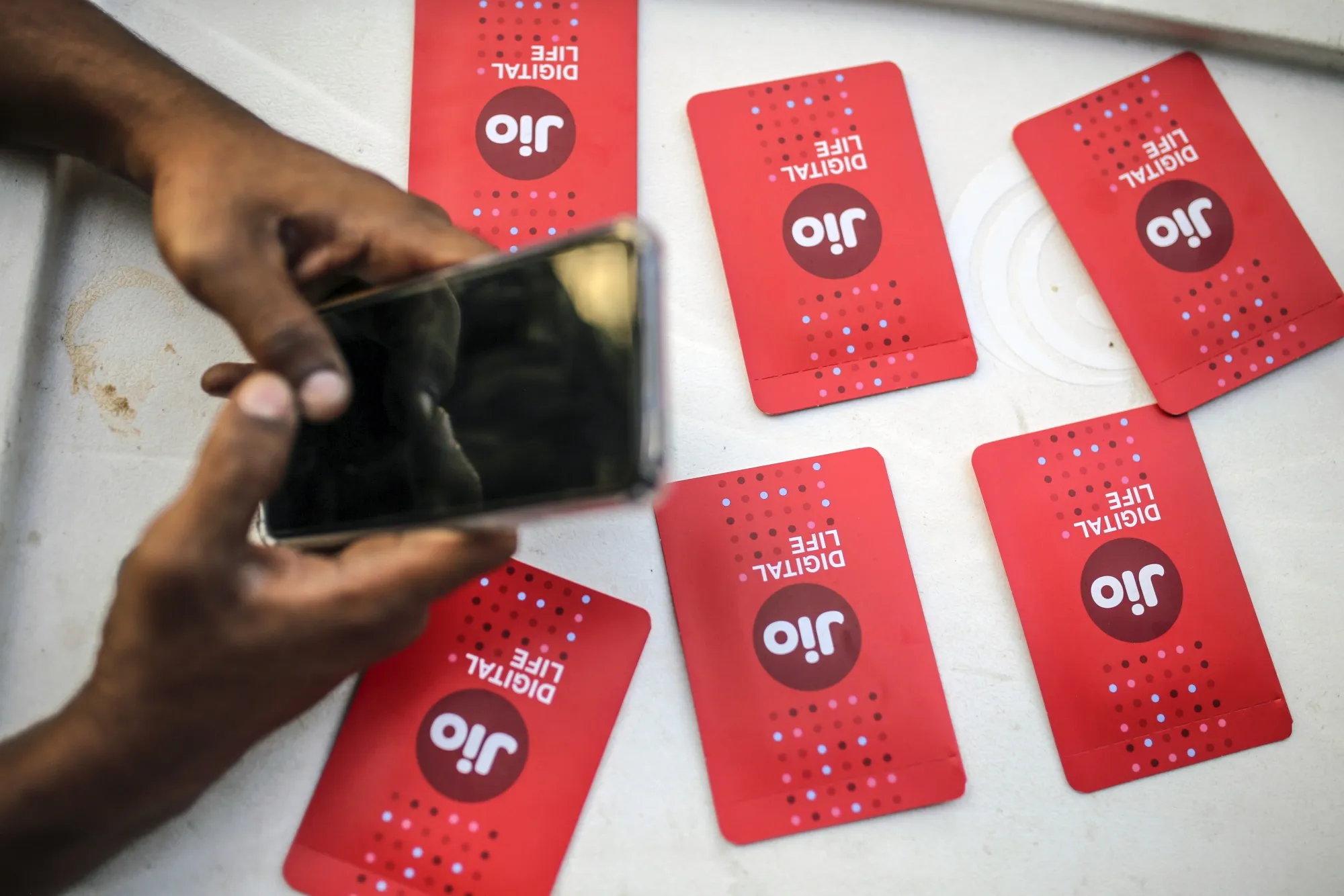 Top Reliance Analyst Downgrades Firm on Dimmer Cash Flow Outlook ...