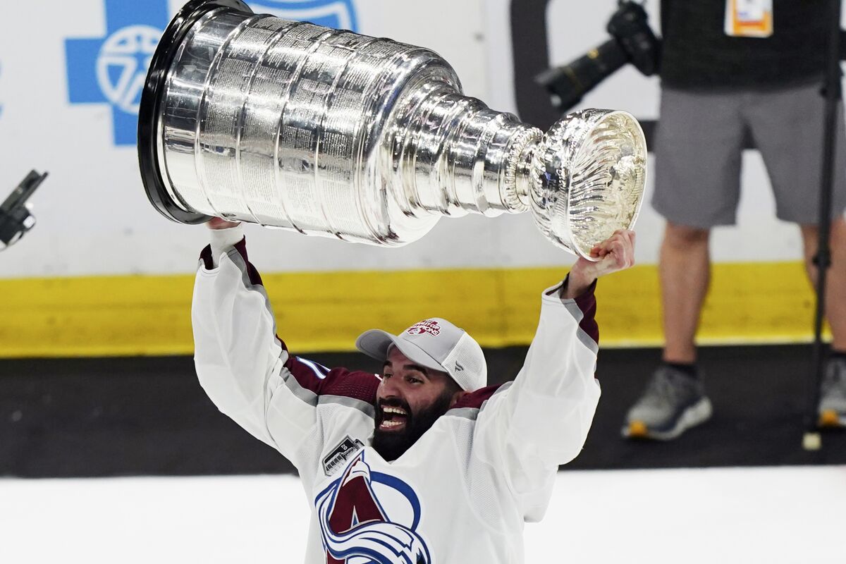 Avalanche Dethrone Lightning to Win Stanley Cup for 3rd Time - Bloomberg