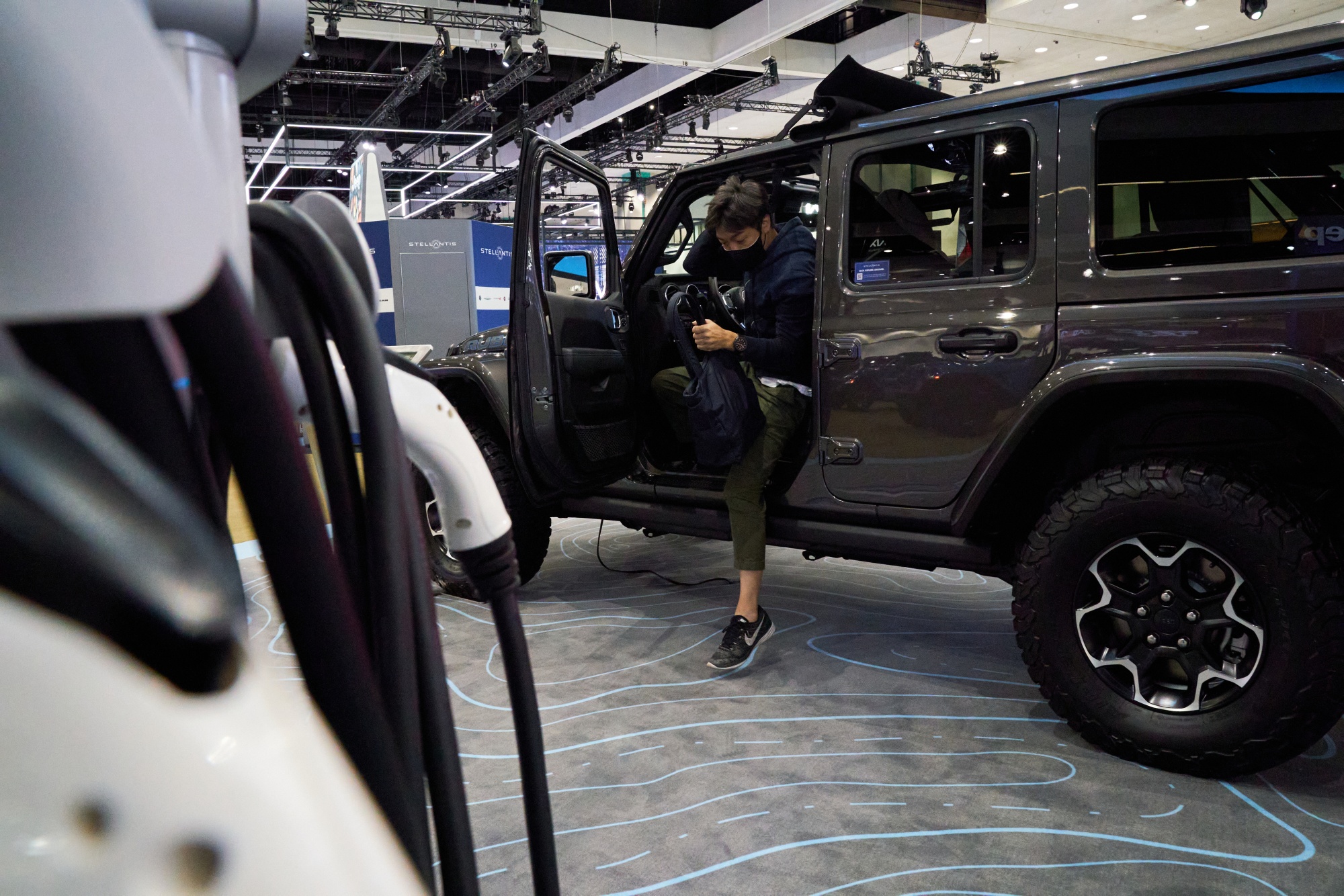 Stellantis Limits Gasoline-Car Sales Over California Rules - Bloomberg