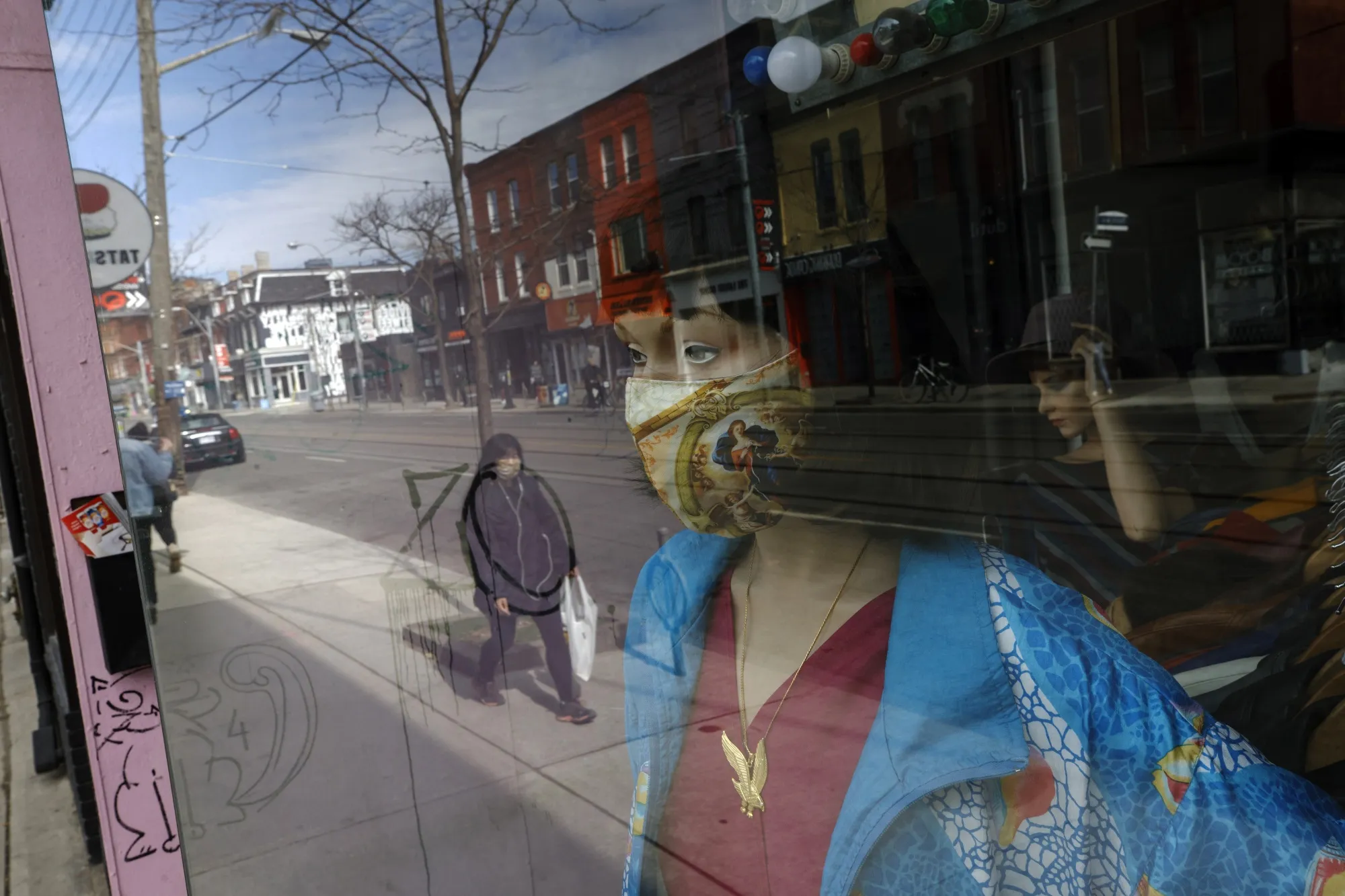 Canada Retail Sales Rebound After Second Wave Lockdowns - Bloomberg