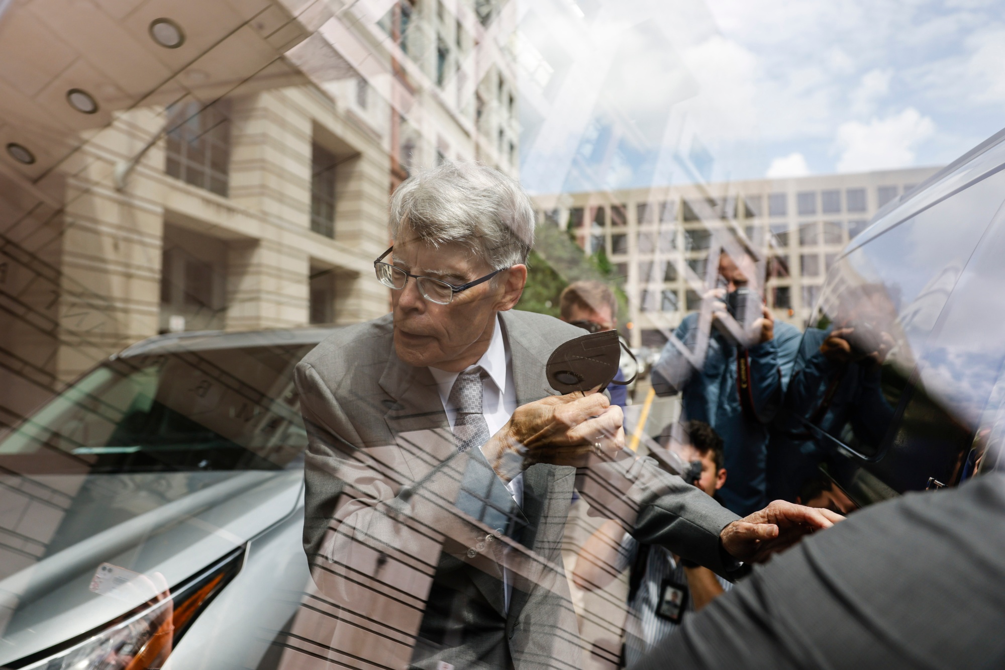 Paramount to Let Simon & Schuster Deal End After Ruling - Bloomberg