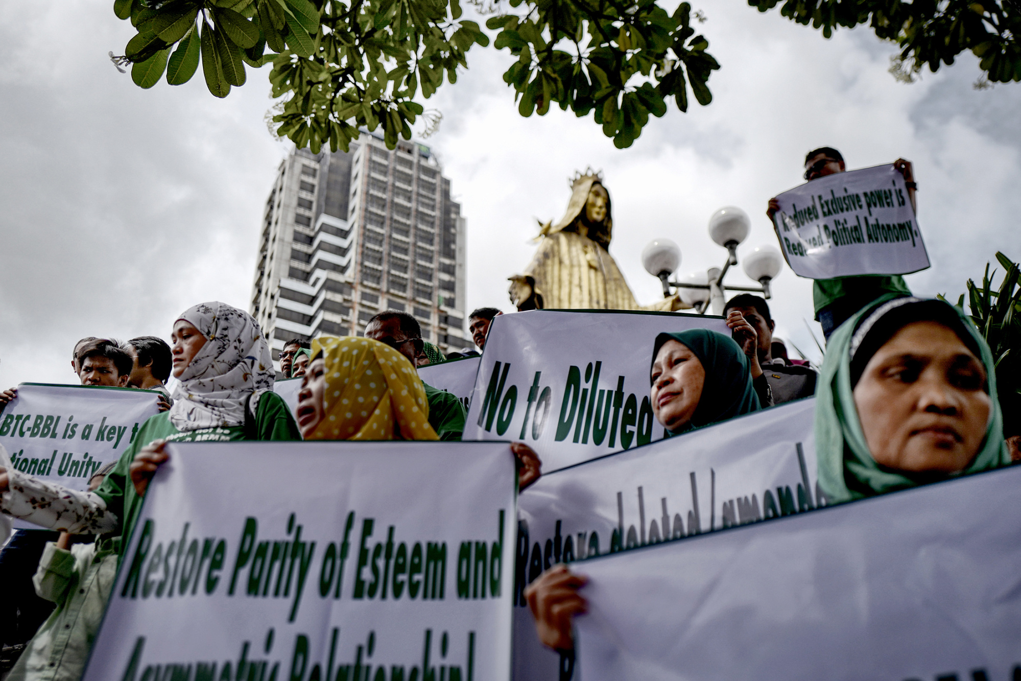 Duterte Signs Bill Creating Muslim Autonomous Region in South - Bloomberg