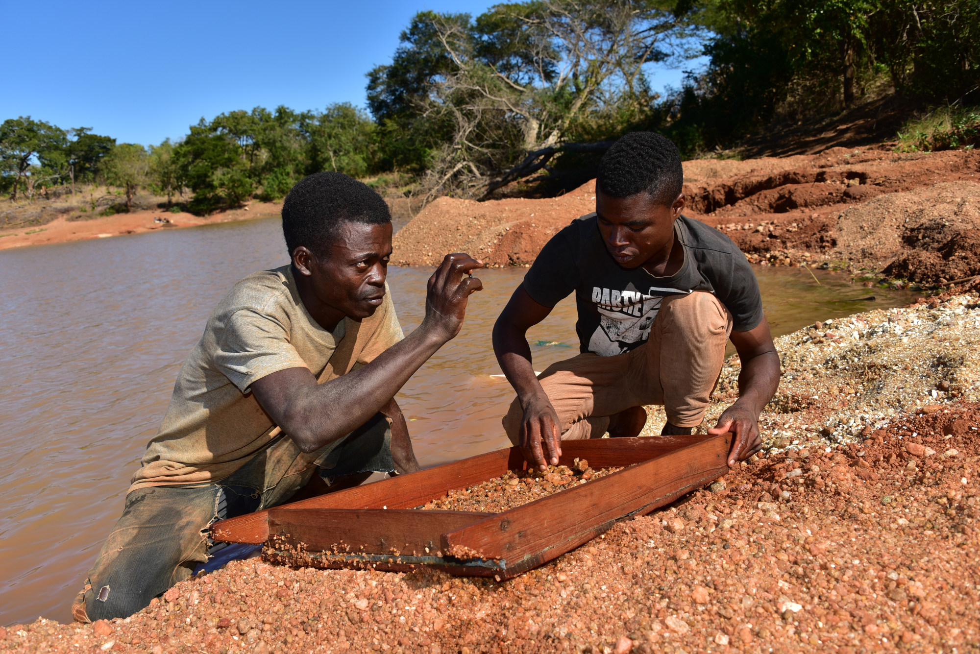 Mozambique's Ruby Mining Goes From ‘Wild West’ to Big Business - Africa ...