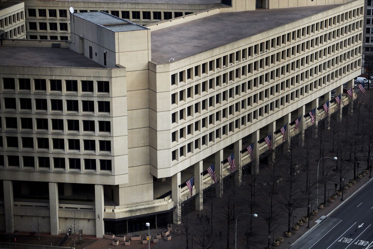 FBI Blocking Details on Trump Dossier Author, Grassley Says - Bloomberg