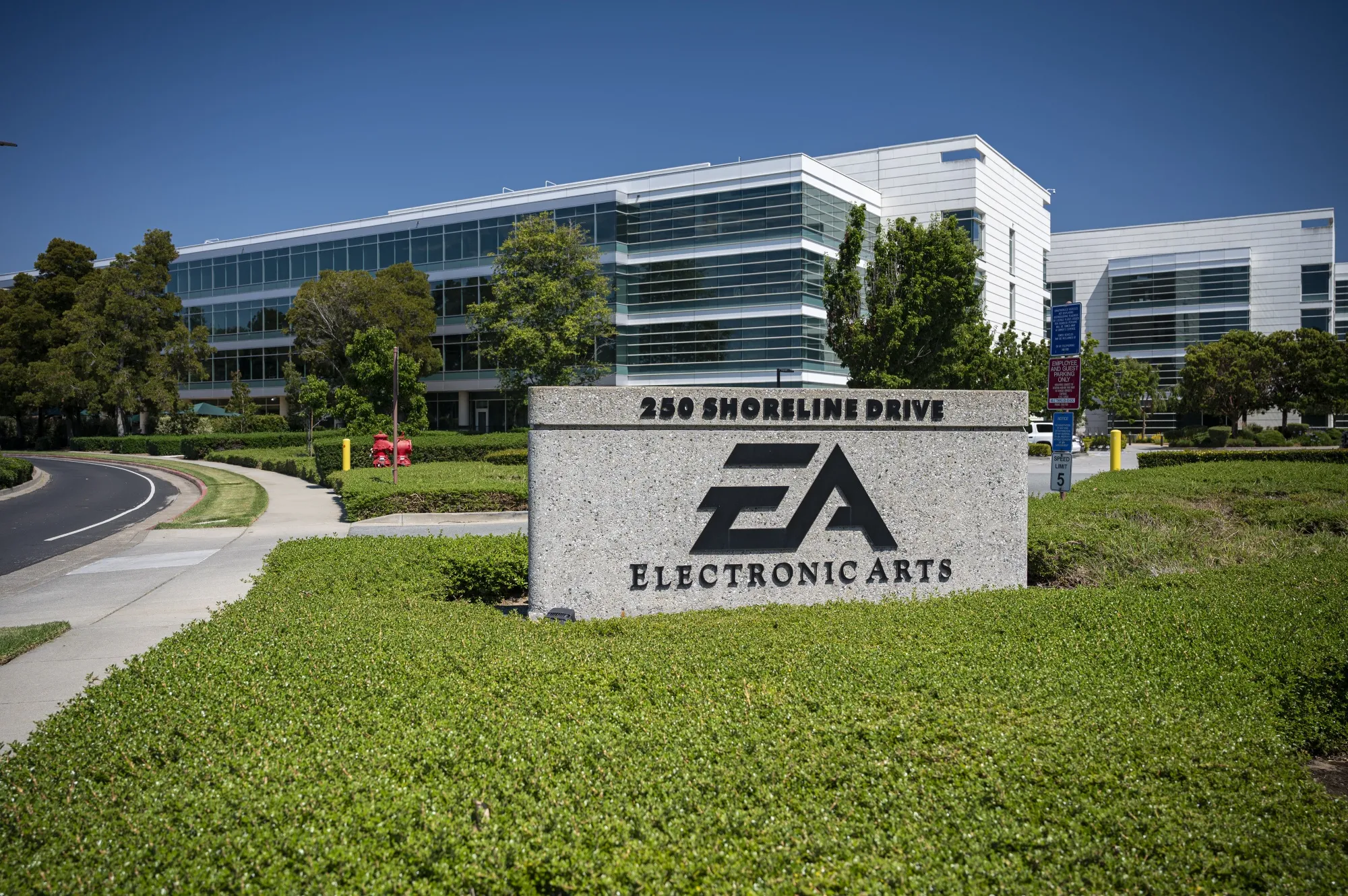 Electronic Arts Lays Off Hundreds, Cancels ‘Titanfall’ Game - Bloomberg