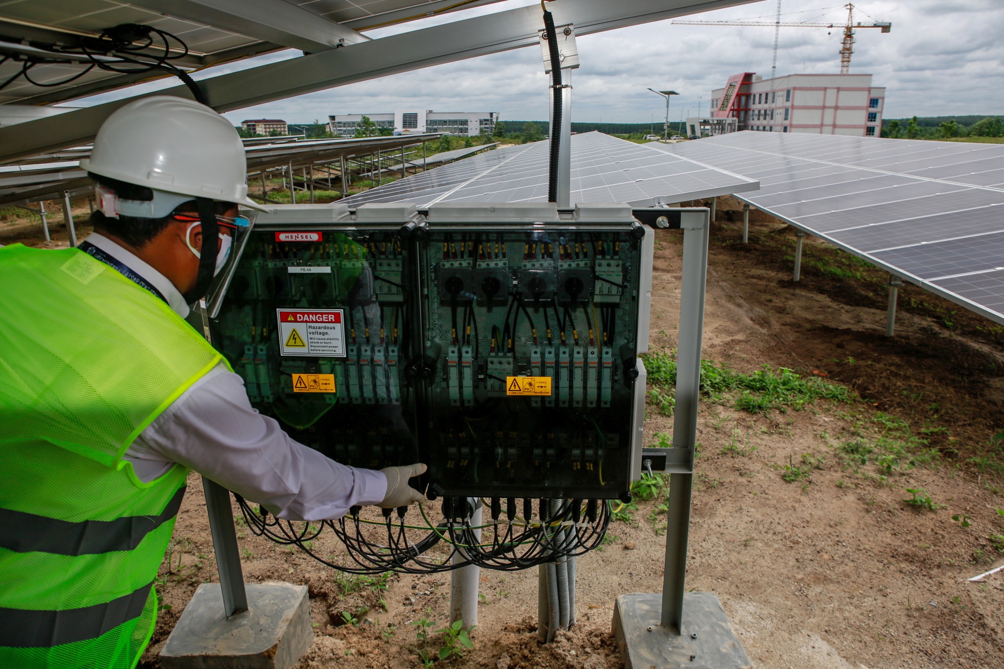 Indonesia Plans Giant Solar Power Projects for Singapore - Bloomberg