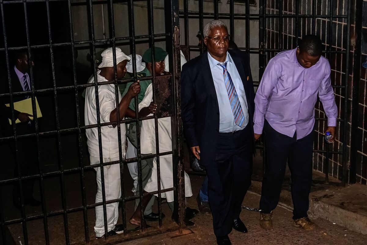 Zimbabwe Ex-Finance Minister Faces Corruption, Fraud Charges - Bloomberg