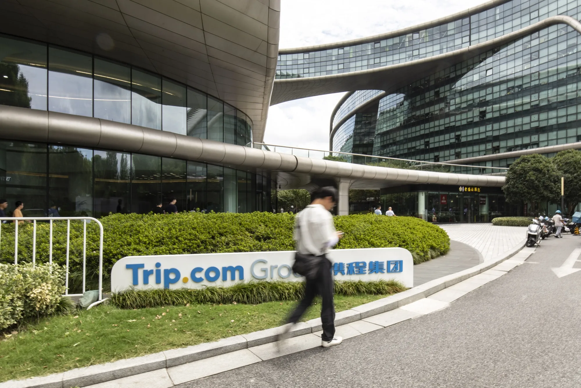 Trip.com Follows Alibaba in Rush to Convertible Bonds - Bloomberg