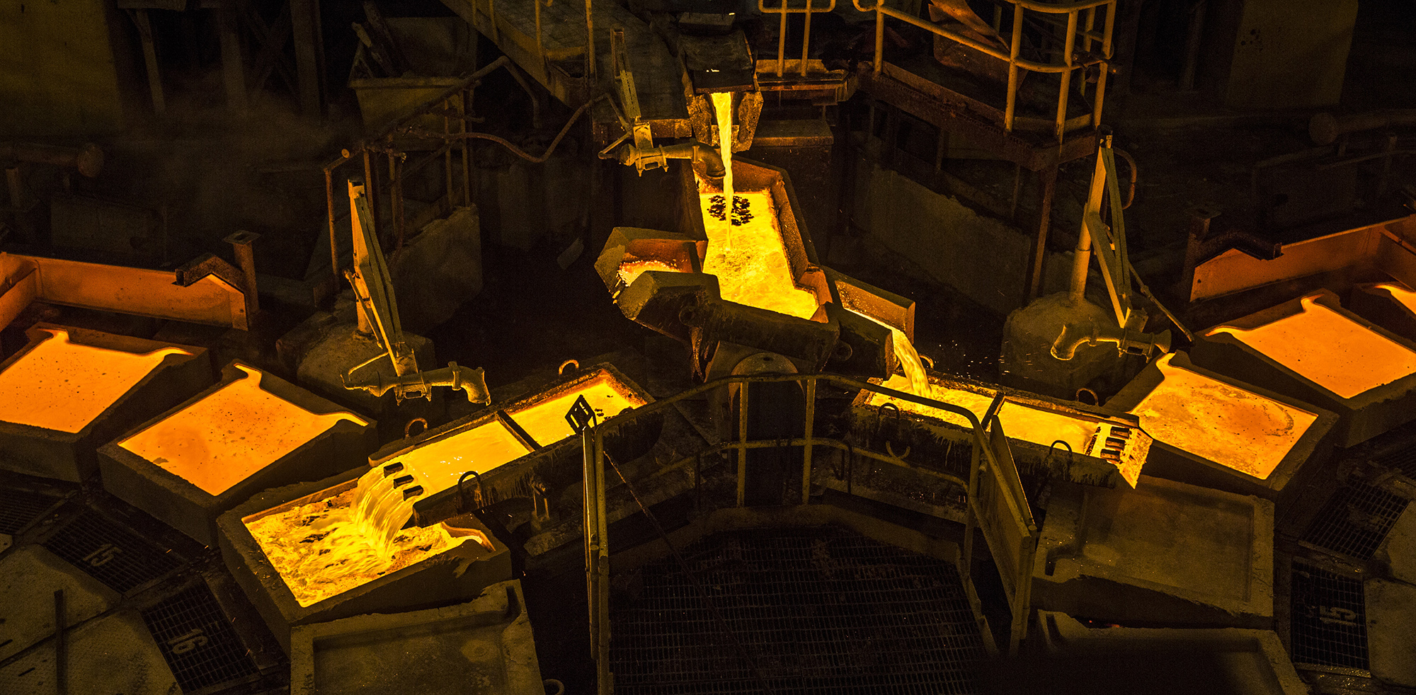 Copper Market Faces Historic Squeeze as Stocks Shrink Again - Bloomberg