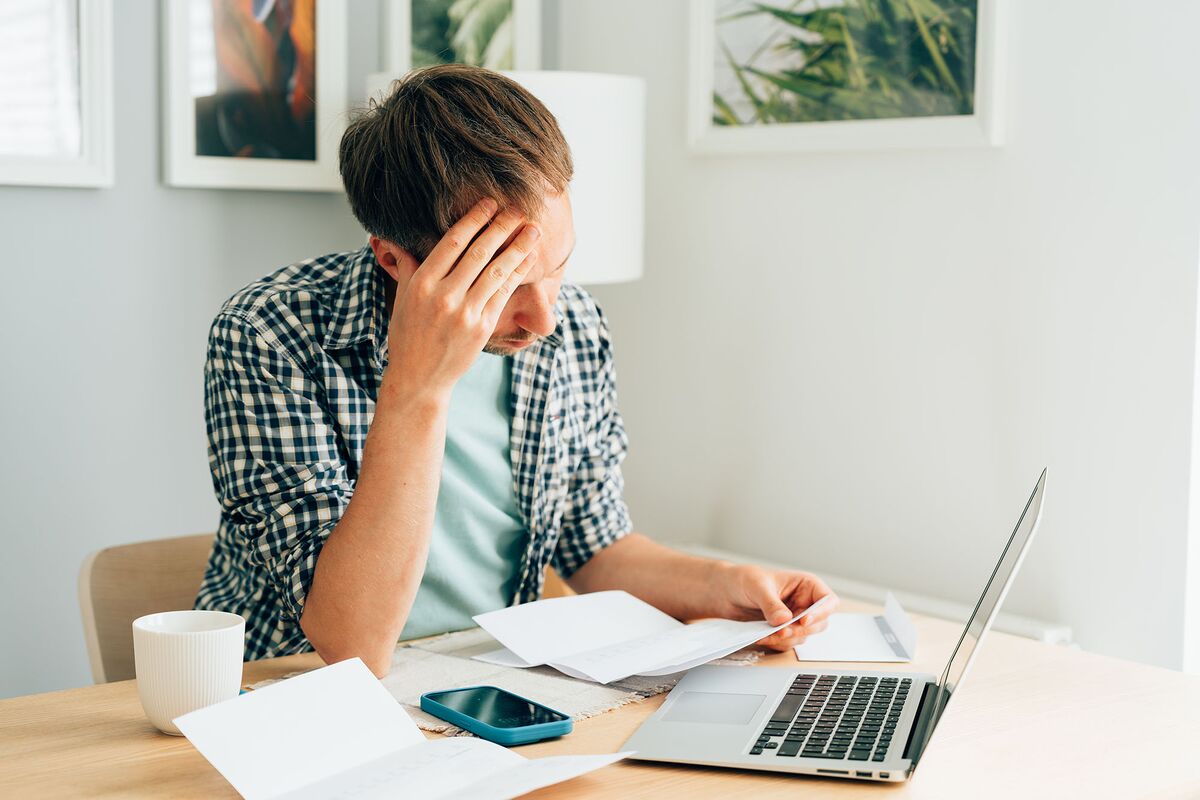 Millions of Americans Struggle to Pay Bills, Save Money - Bloomberg