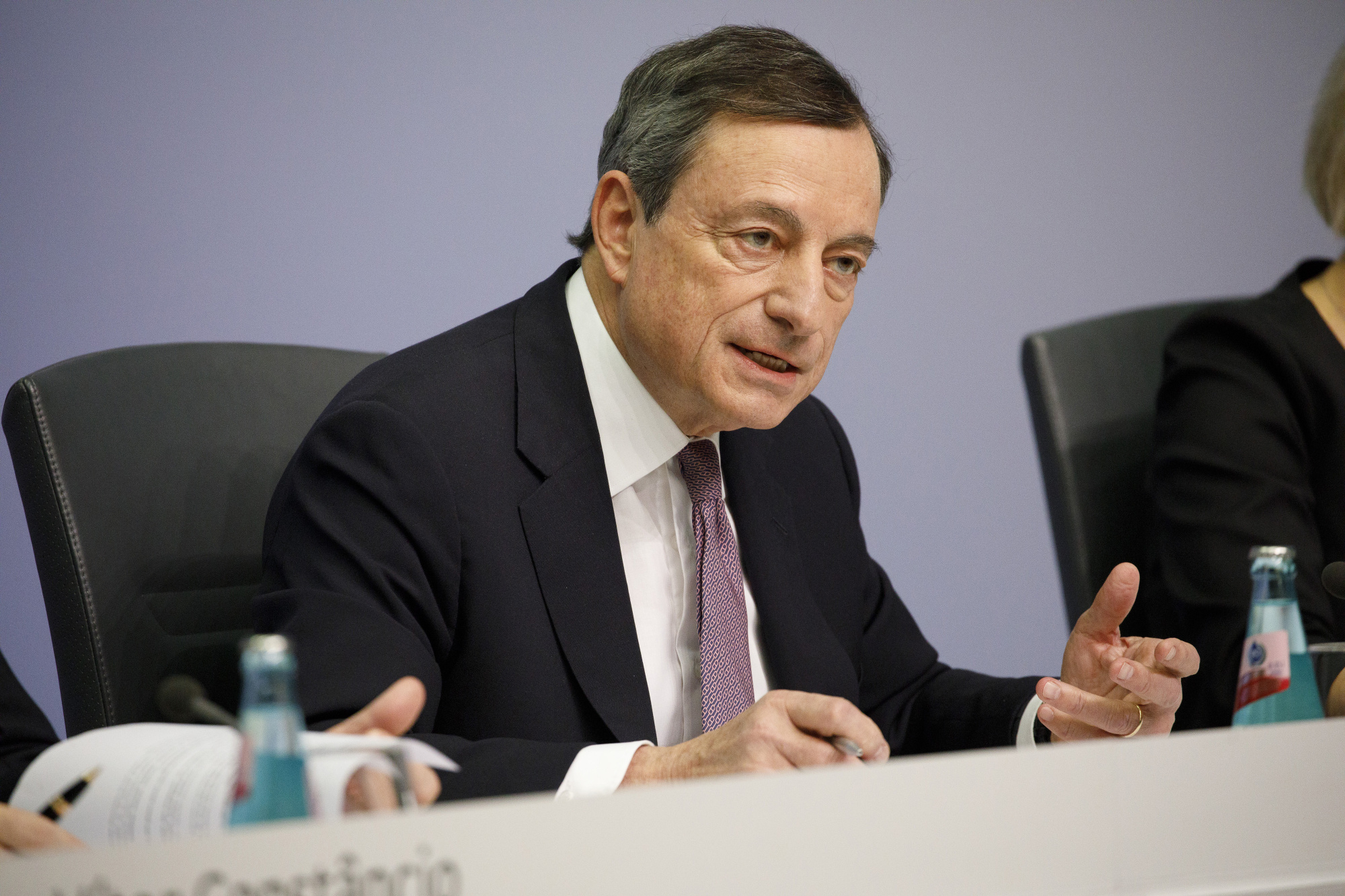 Draghi Needs to Put the Euro in Its Place ECB Decision - Bloomberg
