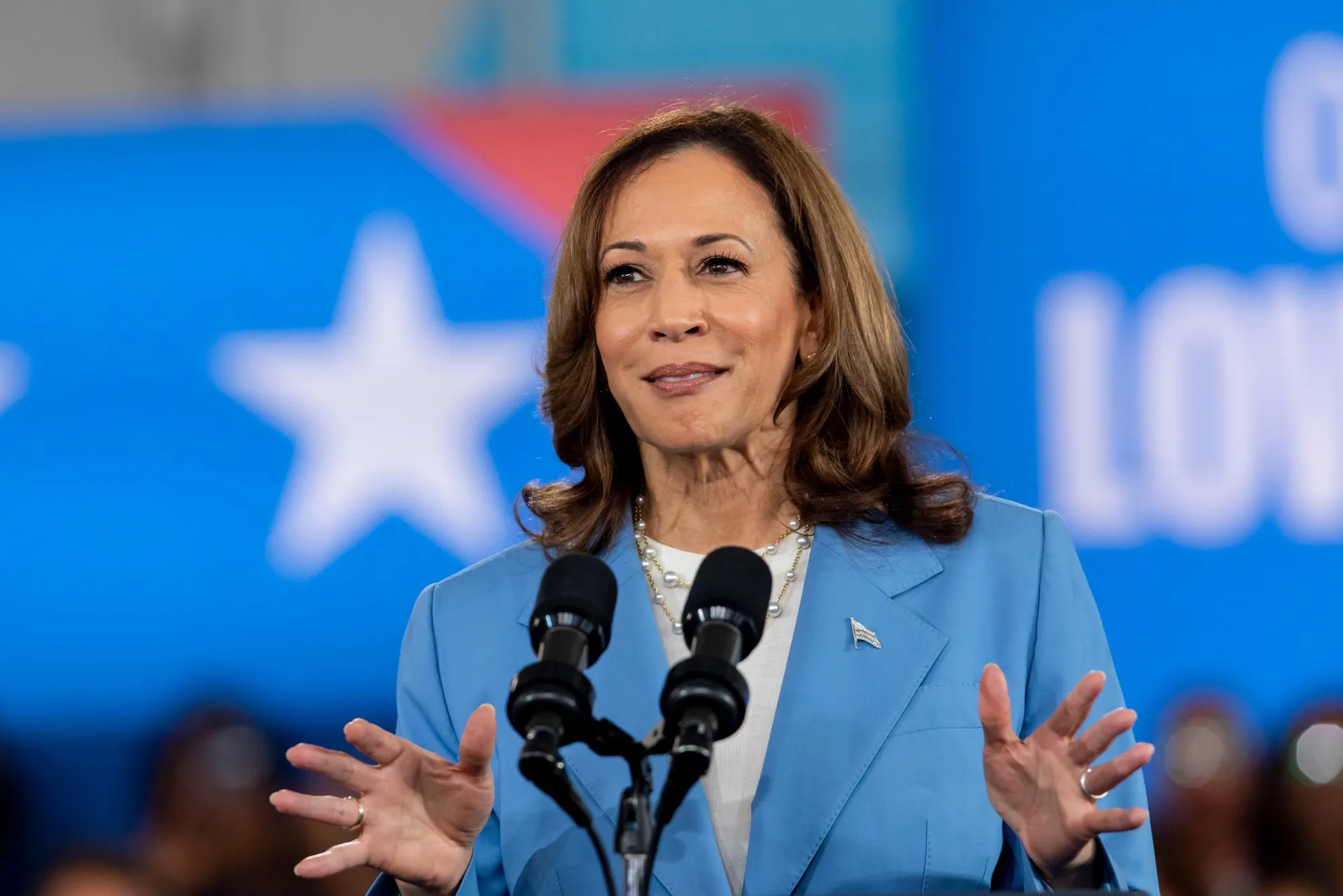 Harris to Meet Teamsters Union as She Courts Labor Support - Bloomberg