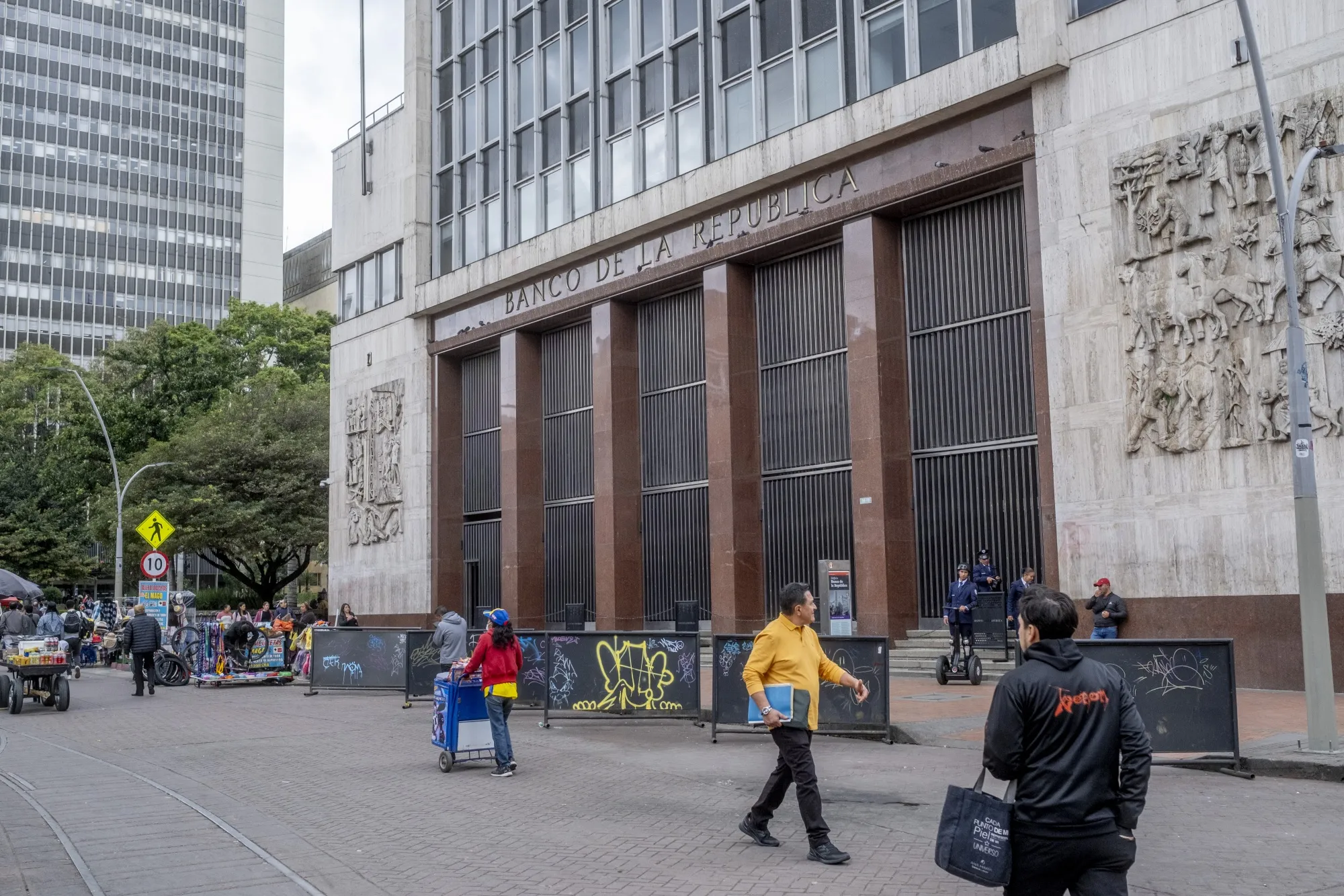 Colombia Interest Rate Decision: Economists Split Over Size of Cut ...