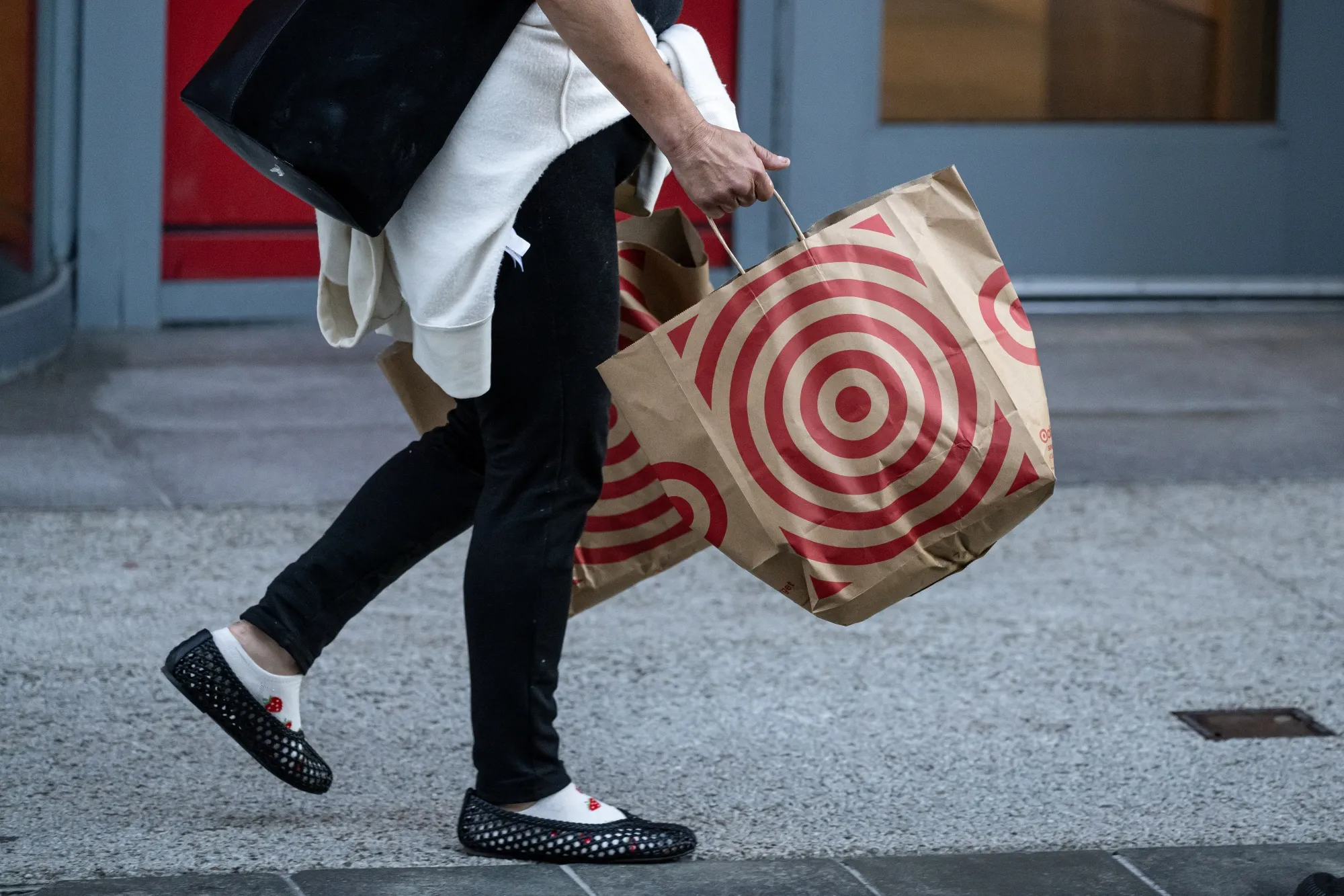 Target Tempers Expectations After Best Sales Gain in Years - Bloomberg