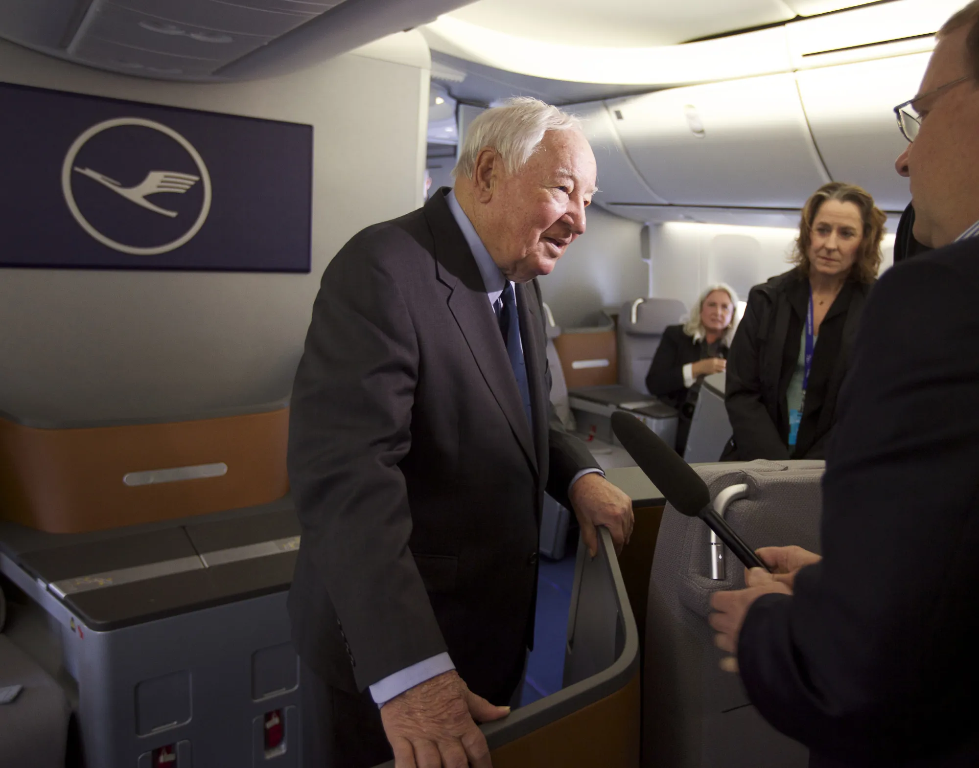 Joe Sutter, Father of Boeing’s 747 Jumbo Jet, Dies at 95 - Bloomberg