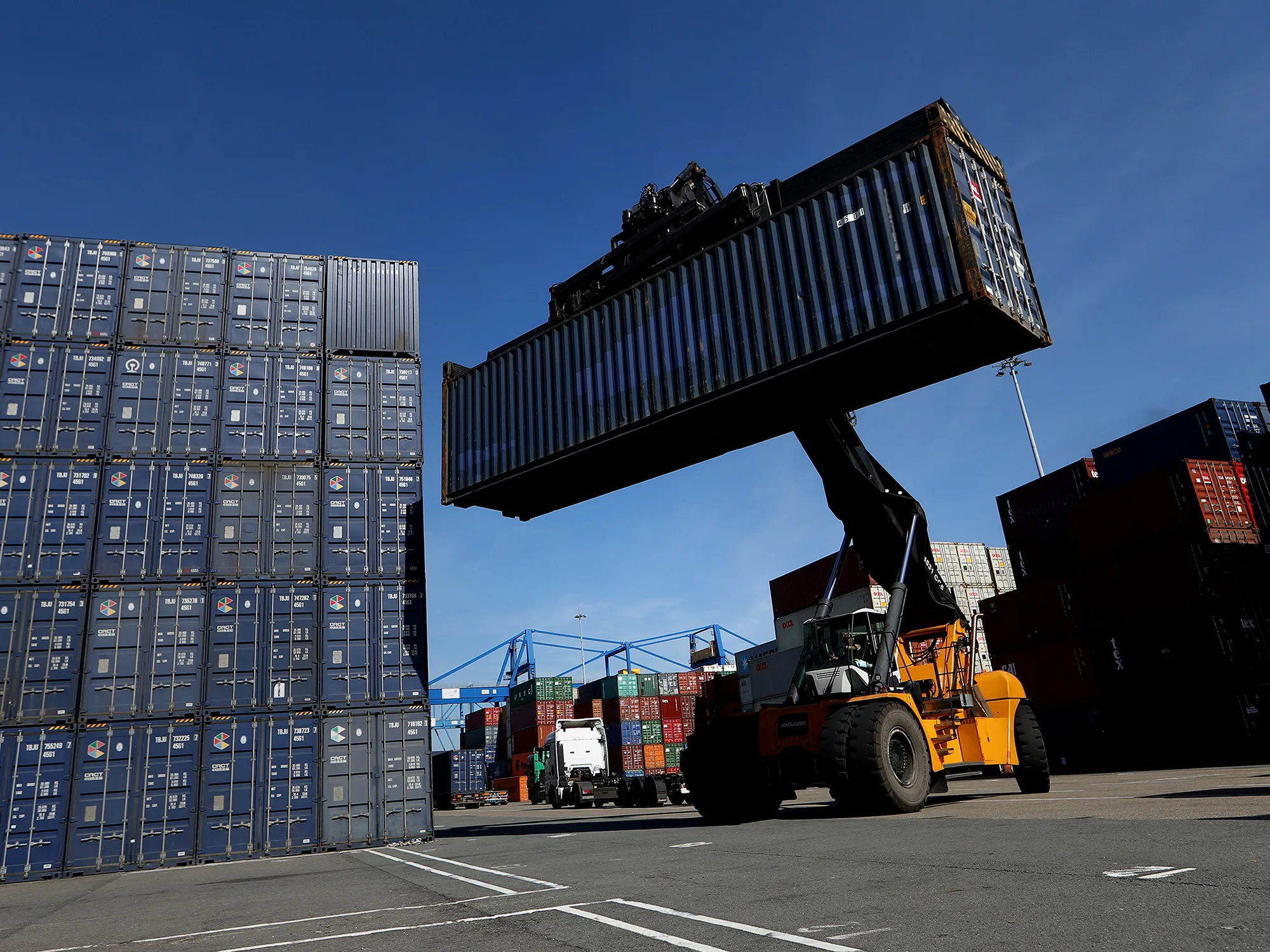 MBK Partners Said to Weigh Up to $1 Billion Apex Logistics Sale - Bloomberg