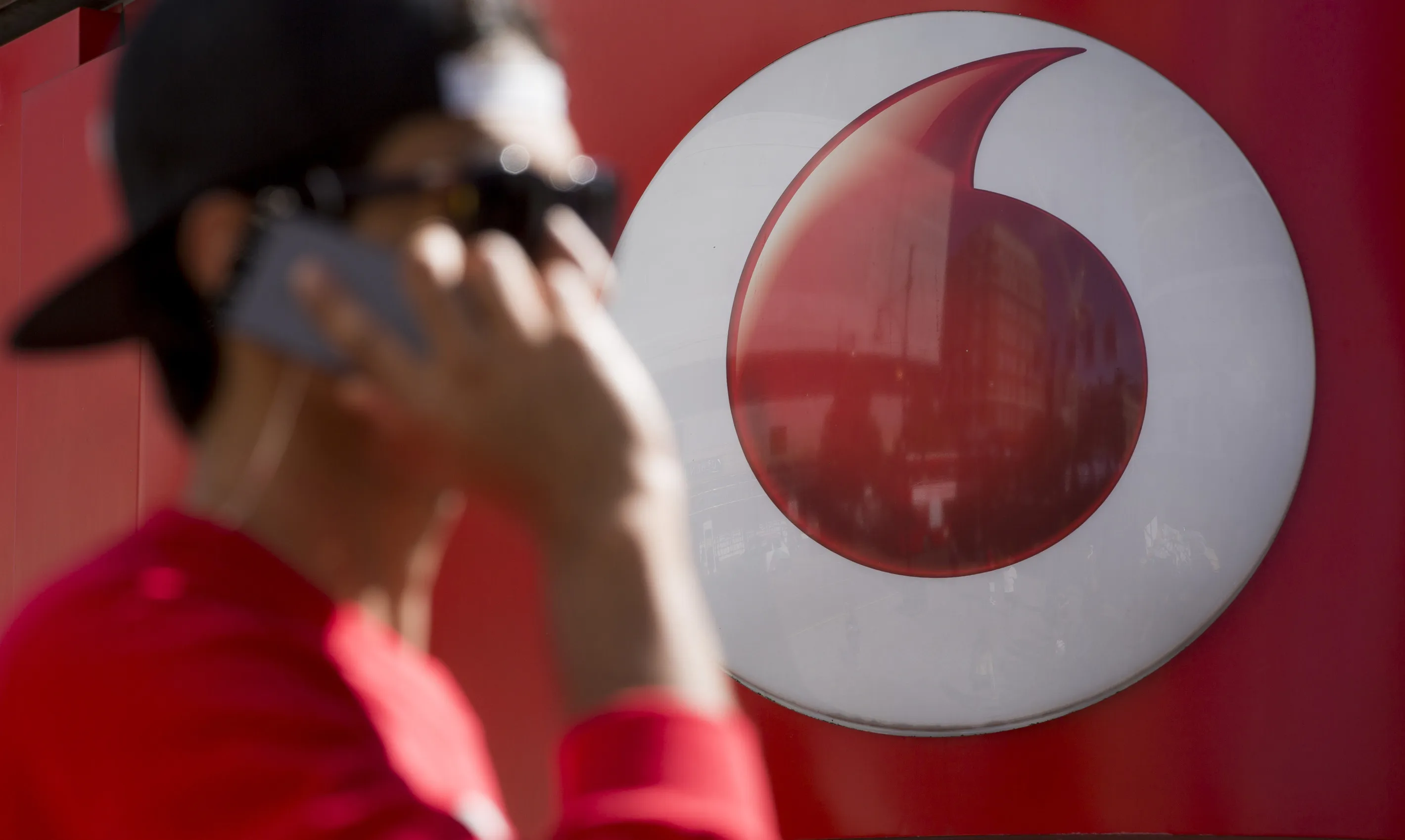 Vodafone Plans 3 Billion-Euro Convertible Bond Sale - Bloomberg