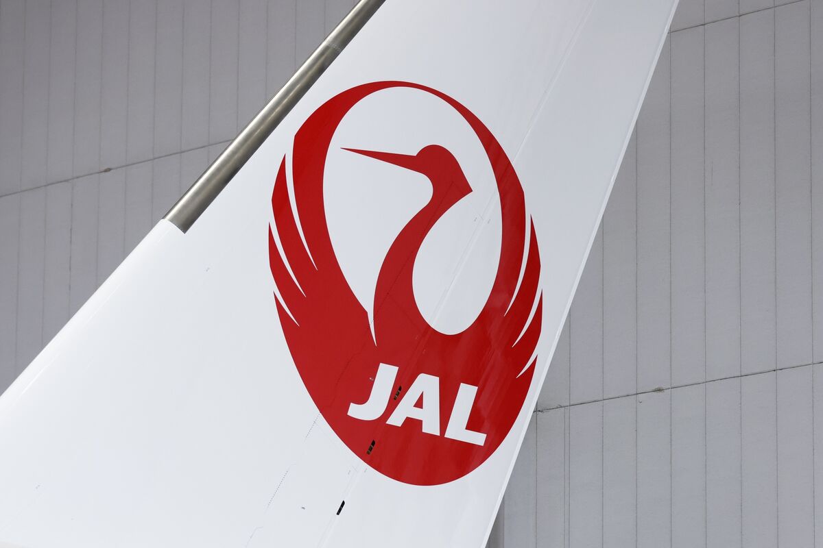 Parked Delta plane apparently clipped by Japan Airlines plane that was taxiing at Seattle ...