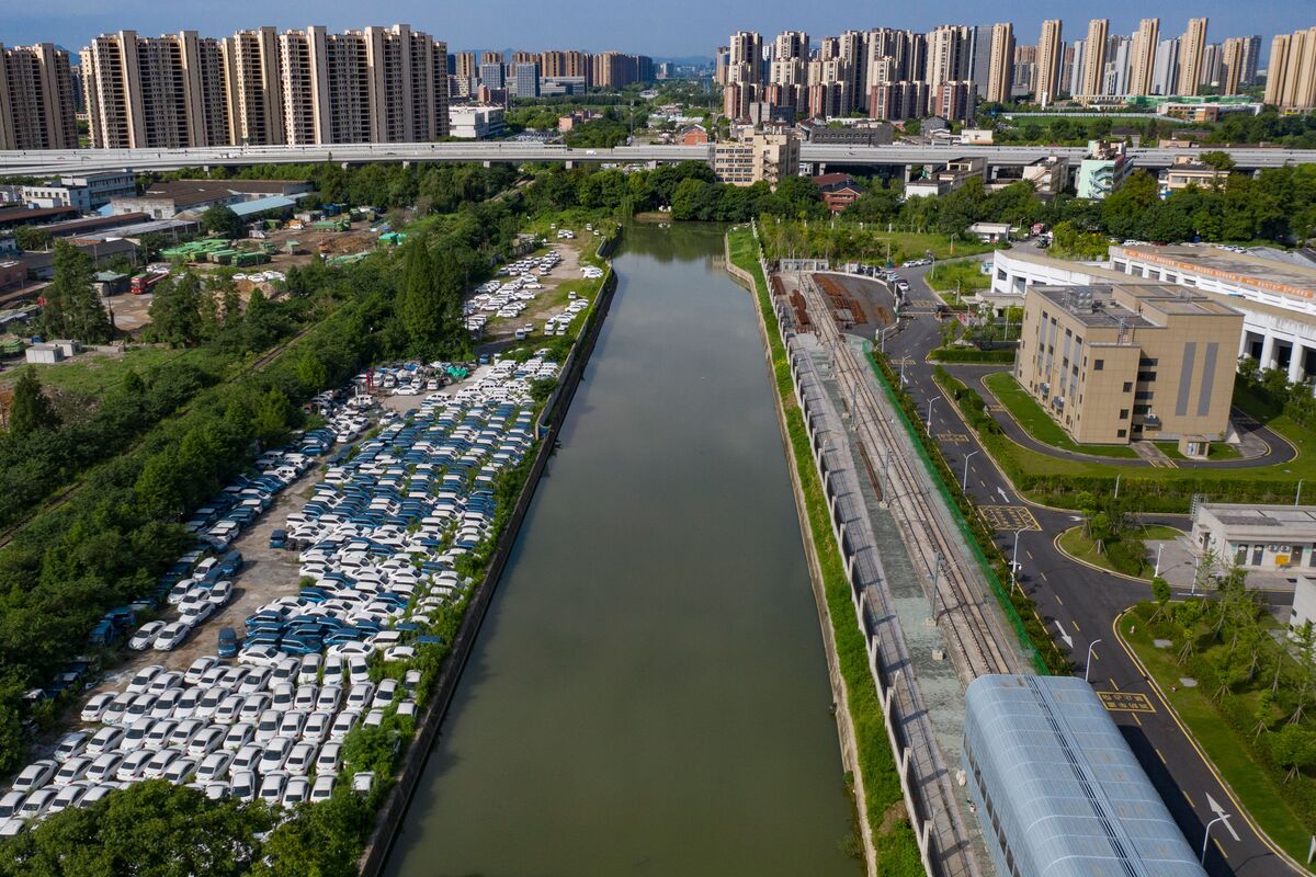 China’s Abandoned Electric Cars Pile Up After EV Boom Fueled by Subsidies