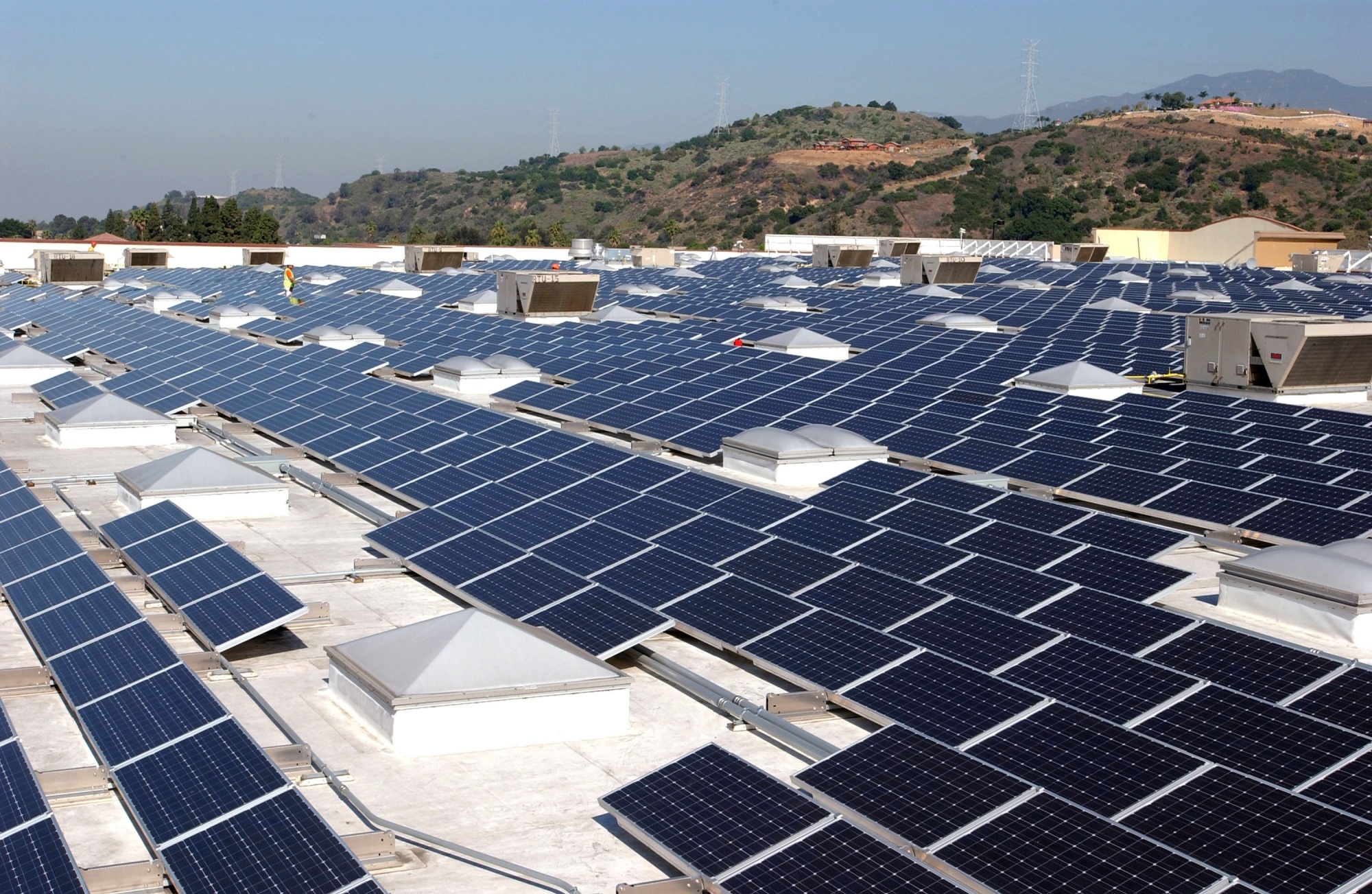 Giant Roofs on Big-Box Stores, Warehouses Still Have Unmet Solar ...