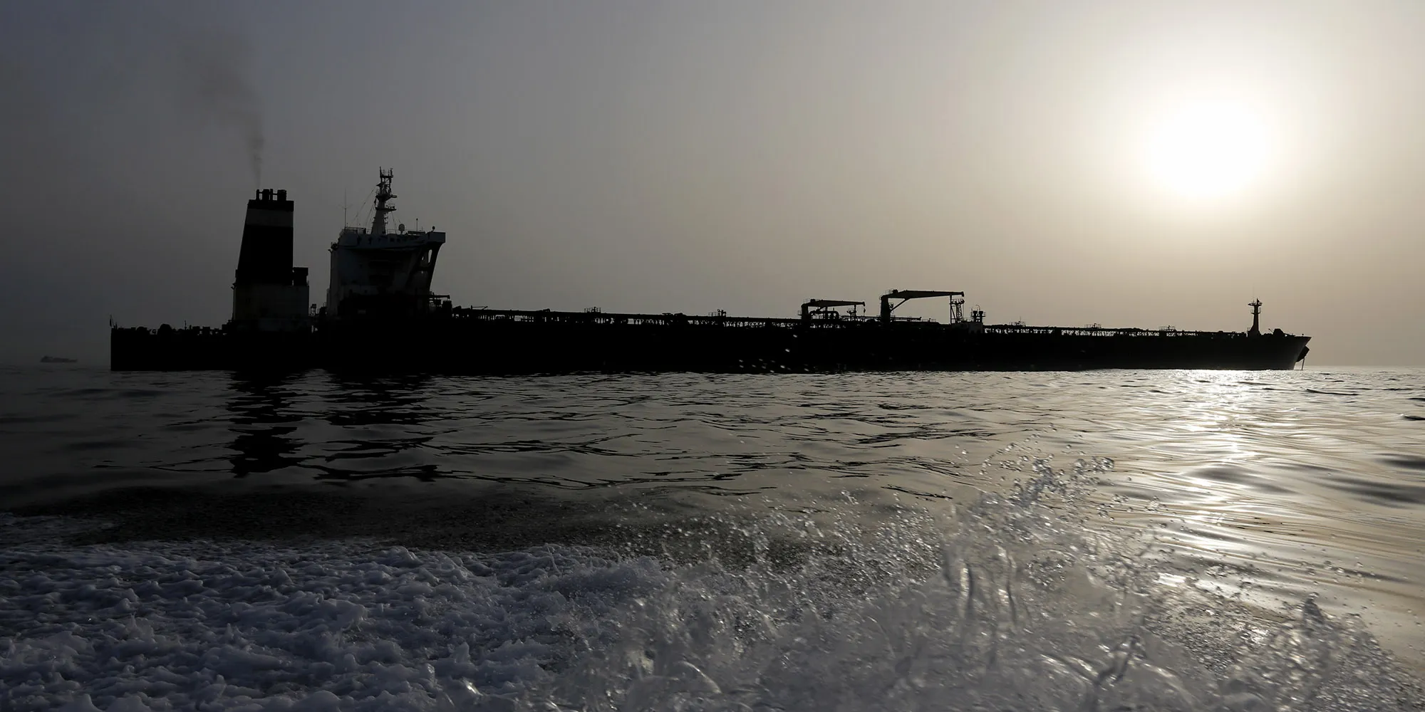 Oil Tanker Rates Roar to New Records Amid Geopolitical Risks - Bloomberg