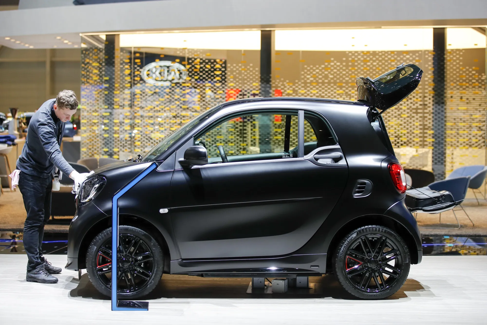 Mercedes smart eq store