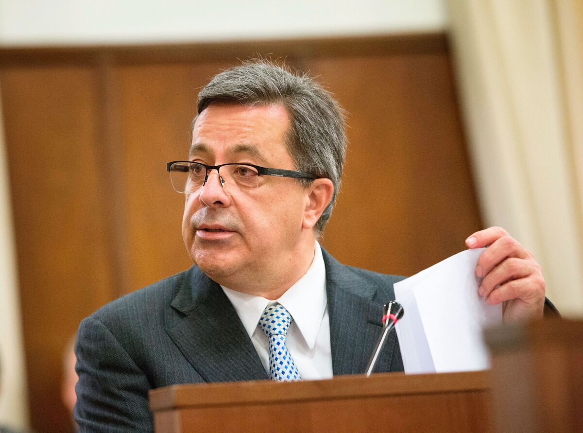 Steinhoff Says Ex-CEO Got $2.4 Million Bonus Without Approvals - Bloomberg