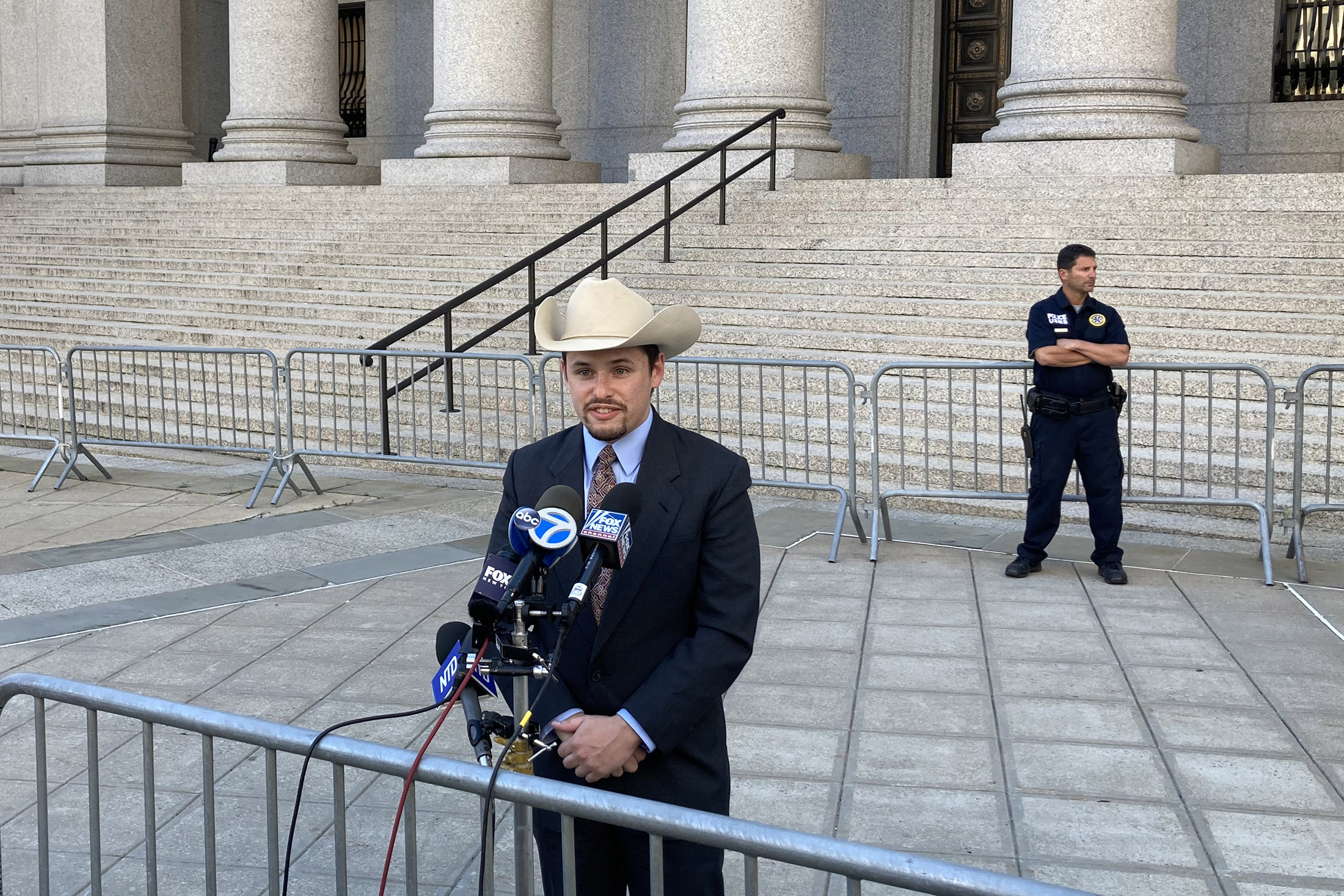 N.Y. Health Workers Seek to Halt Shots Mandate, Citing Religion - Bloomberg