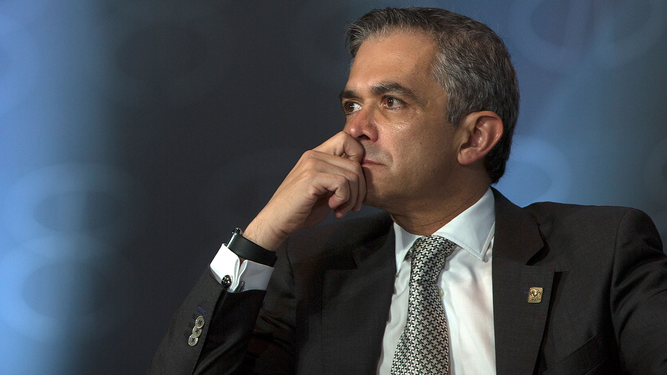 Mexico City’s Mayor to Decide on Presidential Run by Year’s End - Bloomberg