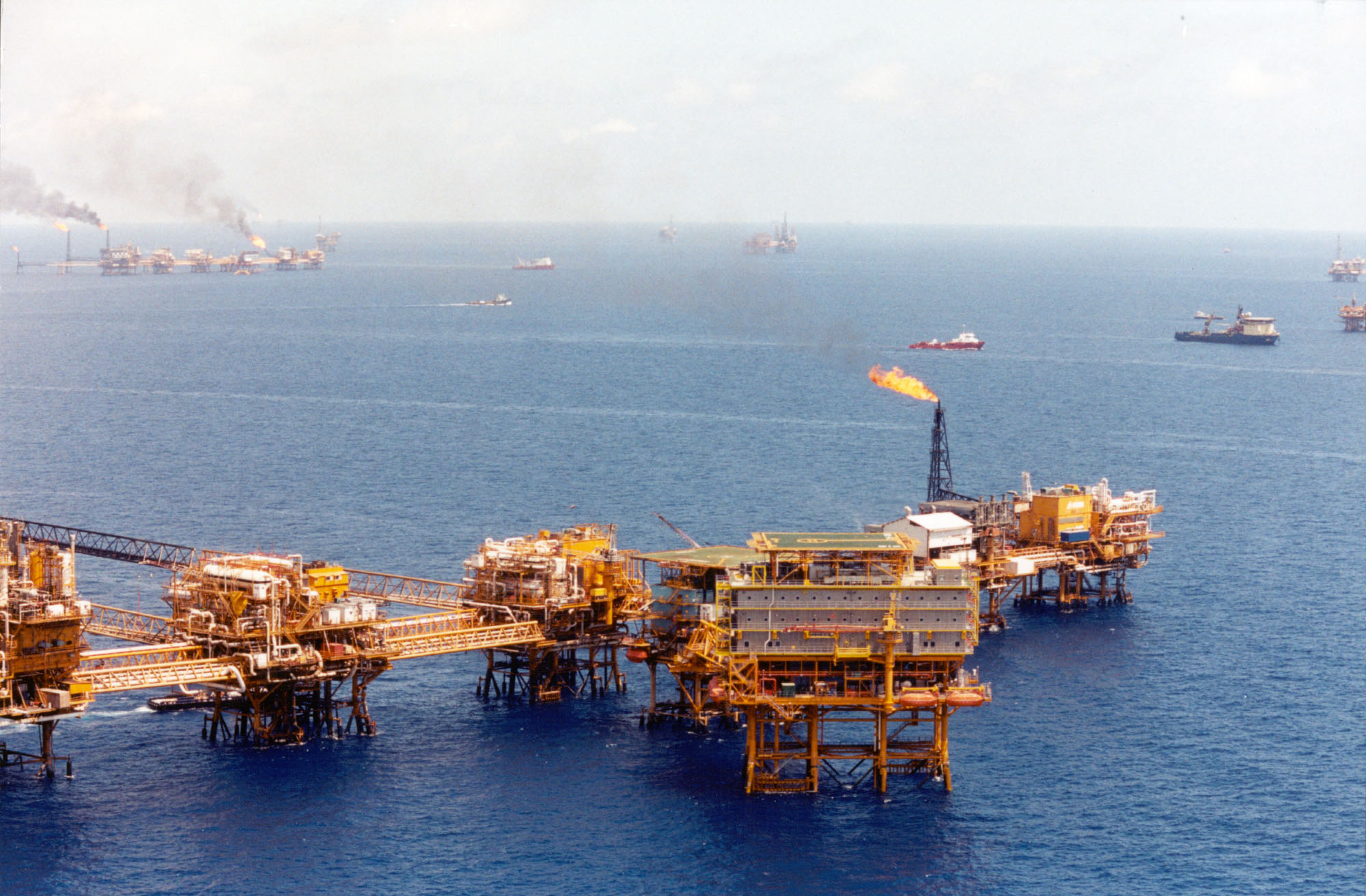 Explosión plataforma Pemex deja algunos trabajadores desaparecidos ...