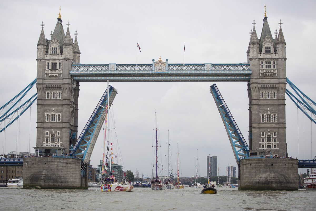 U.K. Won’t Pull Up ‘Drawbridge’ After Brexit Vote, Duncan Says - Bloomberg