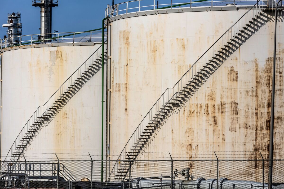 Latest Oil Market News and Analysis for February 4 - Bloomberg