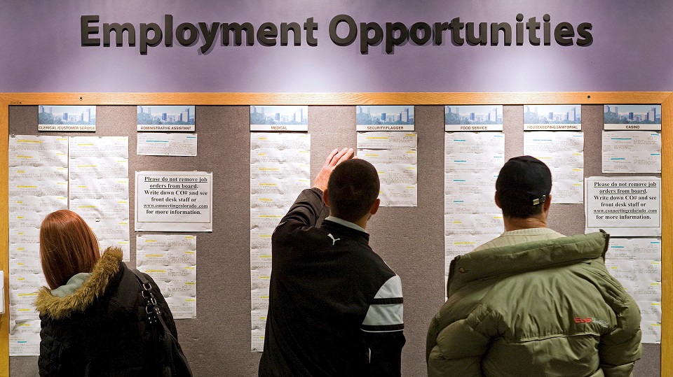 Watch US Initial Jobless Claims Fall, Continuing Claims Jump - Bloomberg
