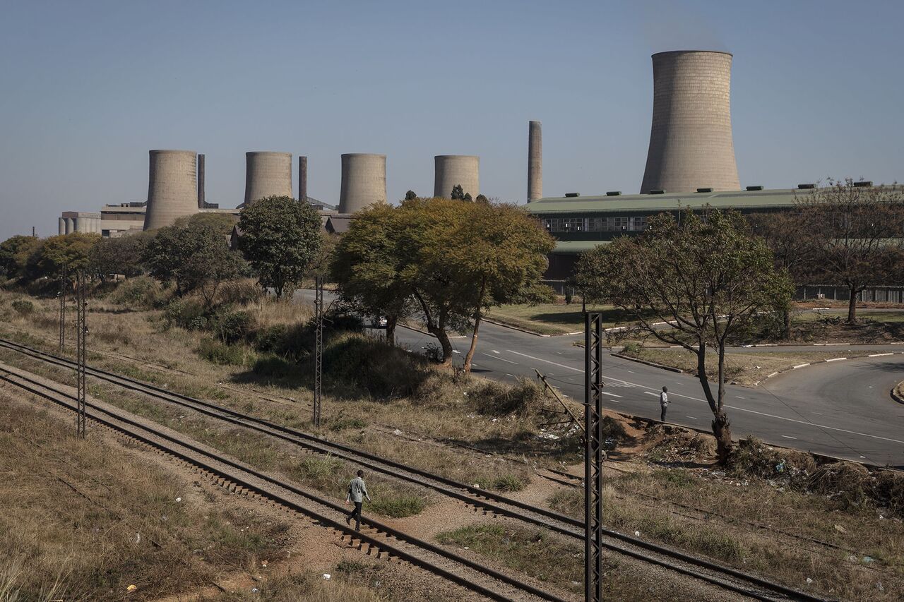 Zimbabwe Amends Carbon Law to Boost Developers’ Profit Share - Bloomberg
