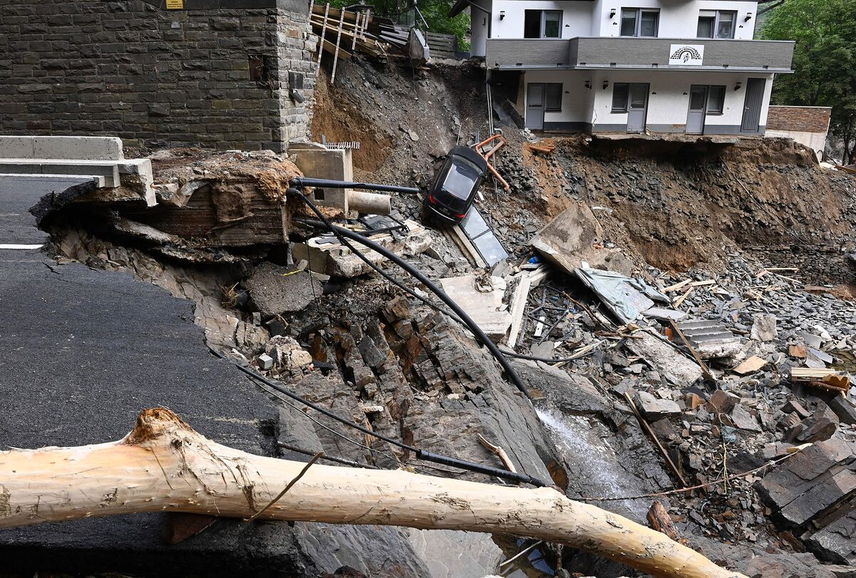 German Floods Cost a Record $40 Billion, Munich Re Estimates - Bloomberg