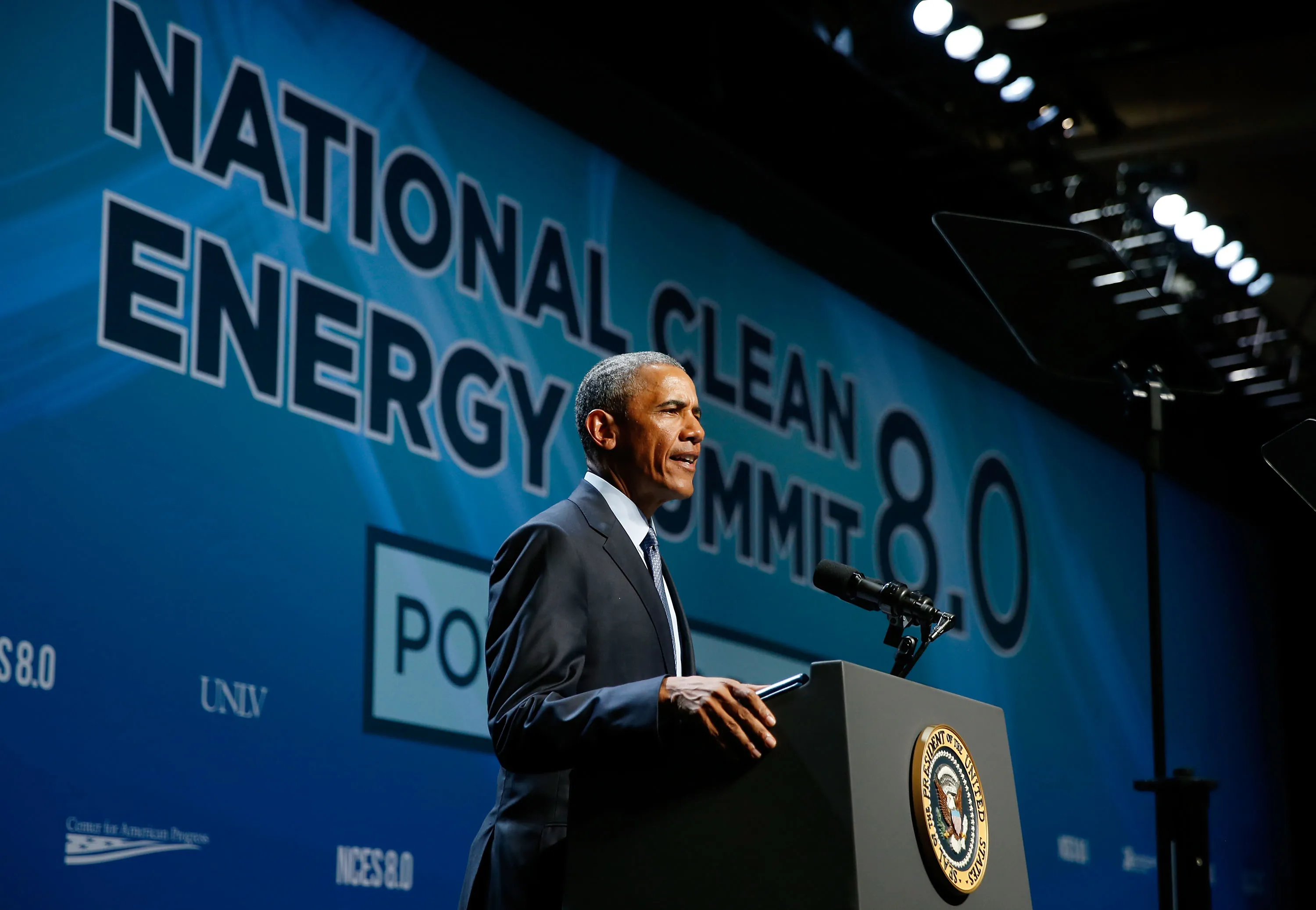 Fossil Fuel Industry Can T Stop Renewable Energy Obama Says Bloomberg