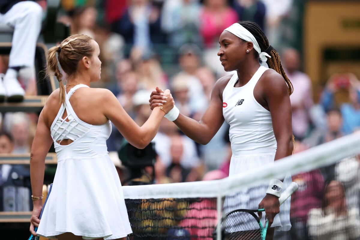 Sofia Kenin surprises Coco Gauff in a highlight-filled, all-US match at Wimbledon - Bloomberg