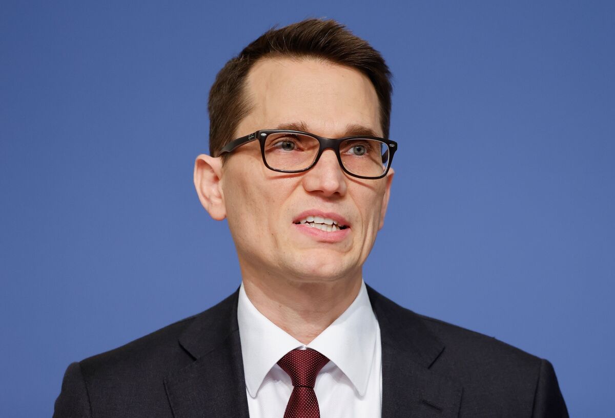 SNB’s Schlegel Sees Underlying Inflation Pressures Lingering - Bloomberg