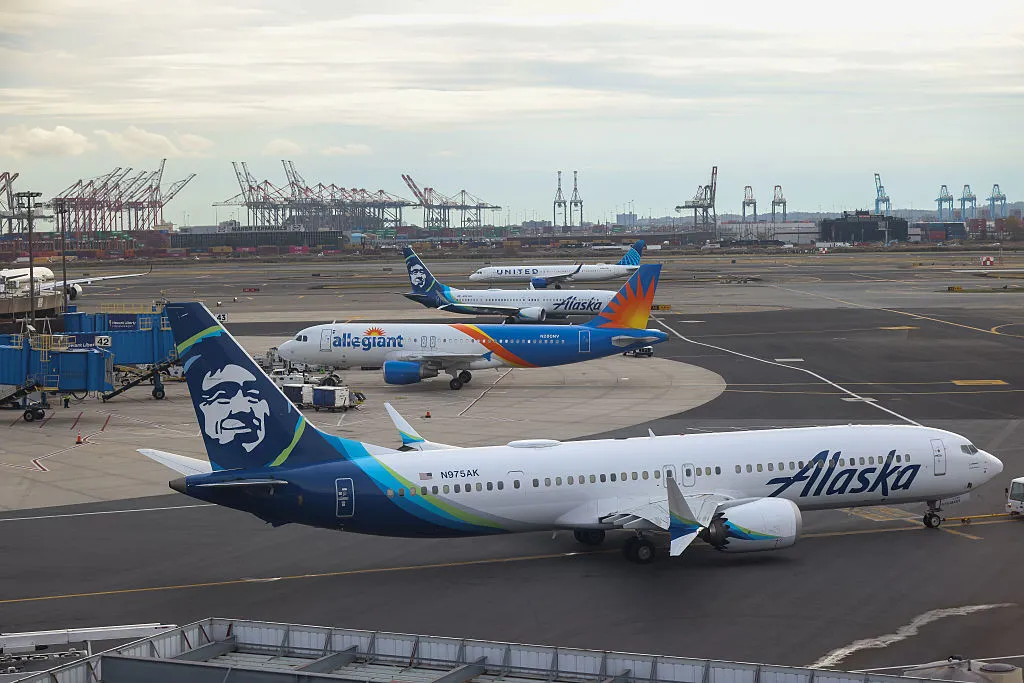 Watch US Airport Flight Cuts Set to Kick in Early Friday Morning ...
