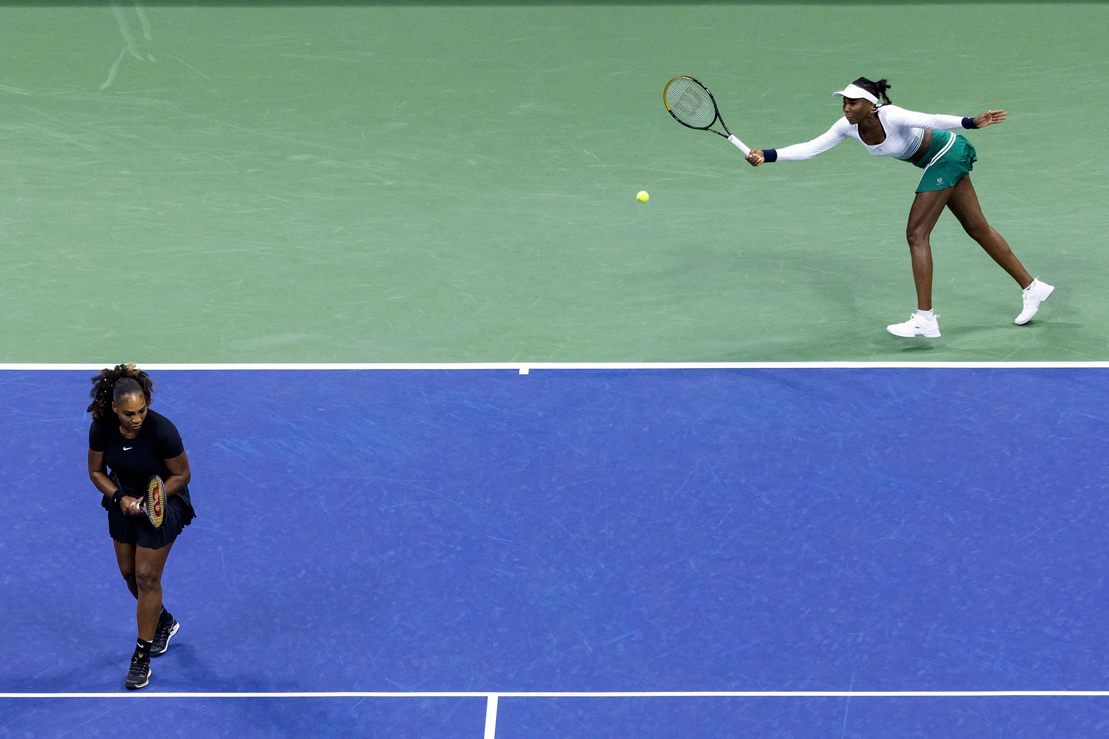 Serena and Venus Williams Lose First Round of US Open Doubles - Bloomberg