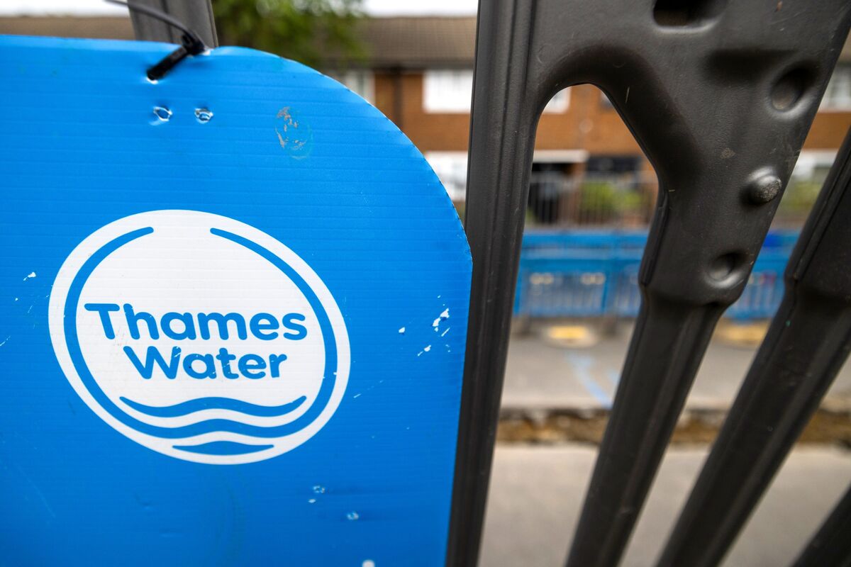 Holders of Thames’ Riskiest Bonds Tap Adviser for Debt Talks - Bloomberg