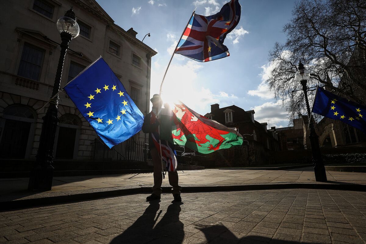 Irish Border Brexit Issue Must Be Settled by Law, Labour Says - Bloomberg