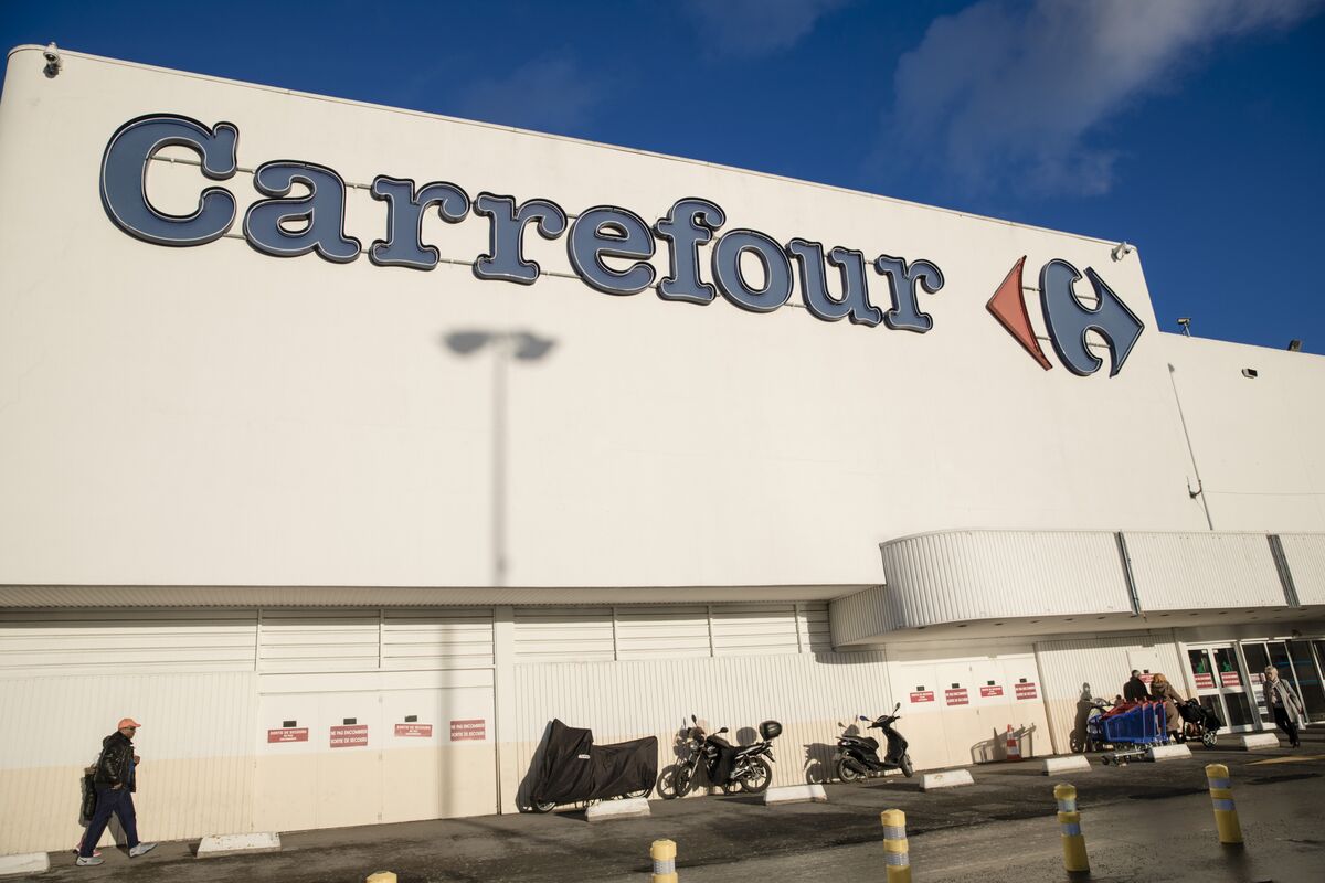 Carrefour Argentina Considers Job Cuts on Weak Recovery - Bloomberg