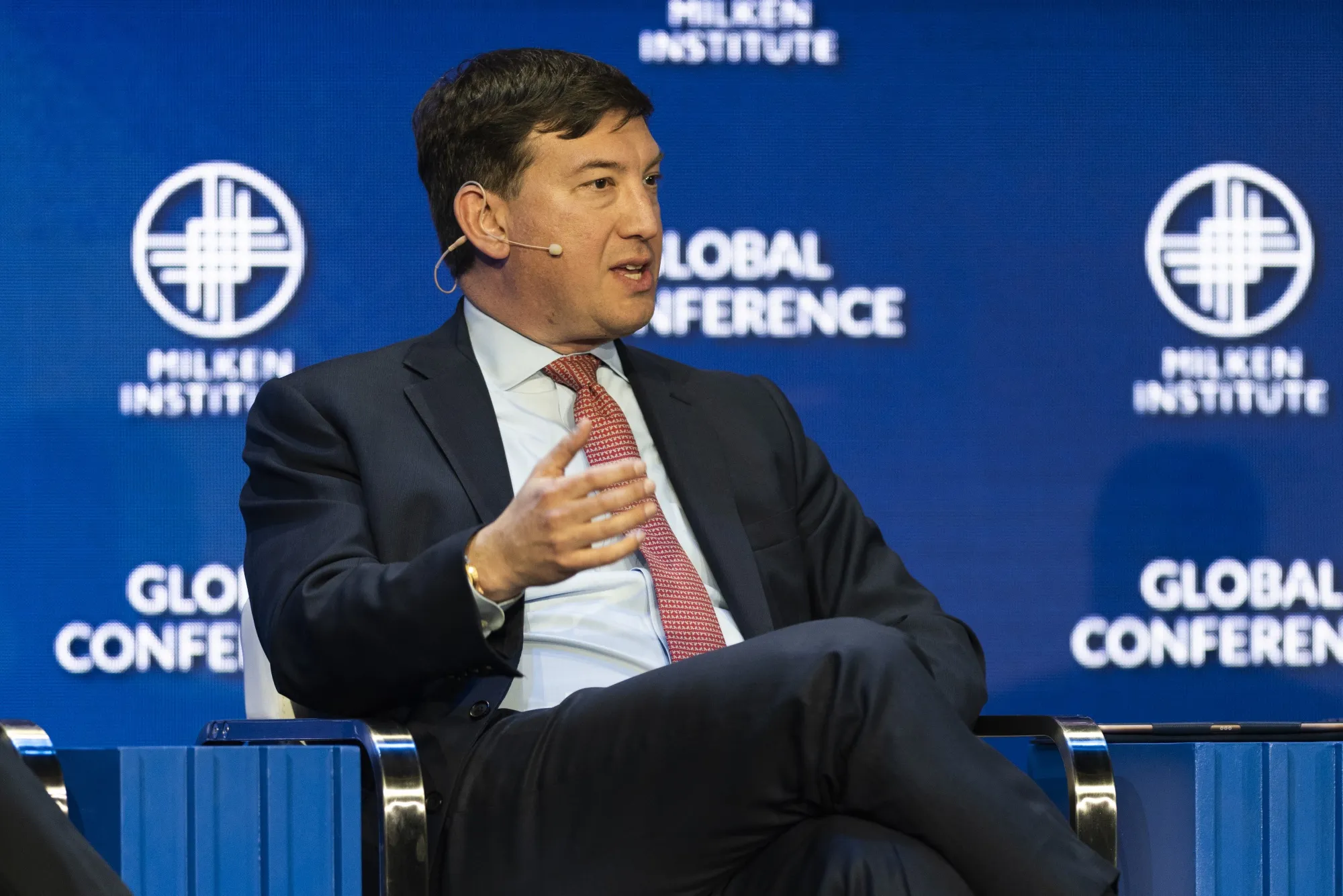 Apollo Dials Back $25 Billion Goal for Flagship Buyout Fund - Bloomberg