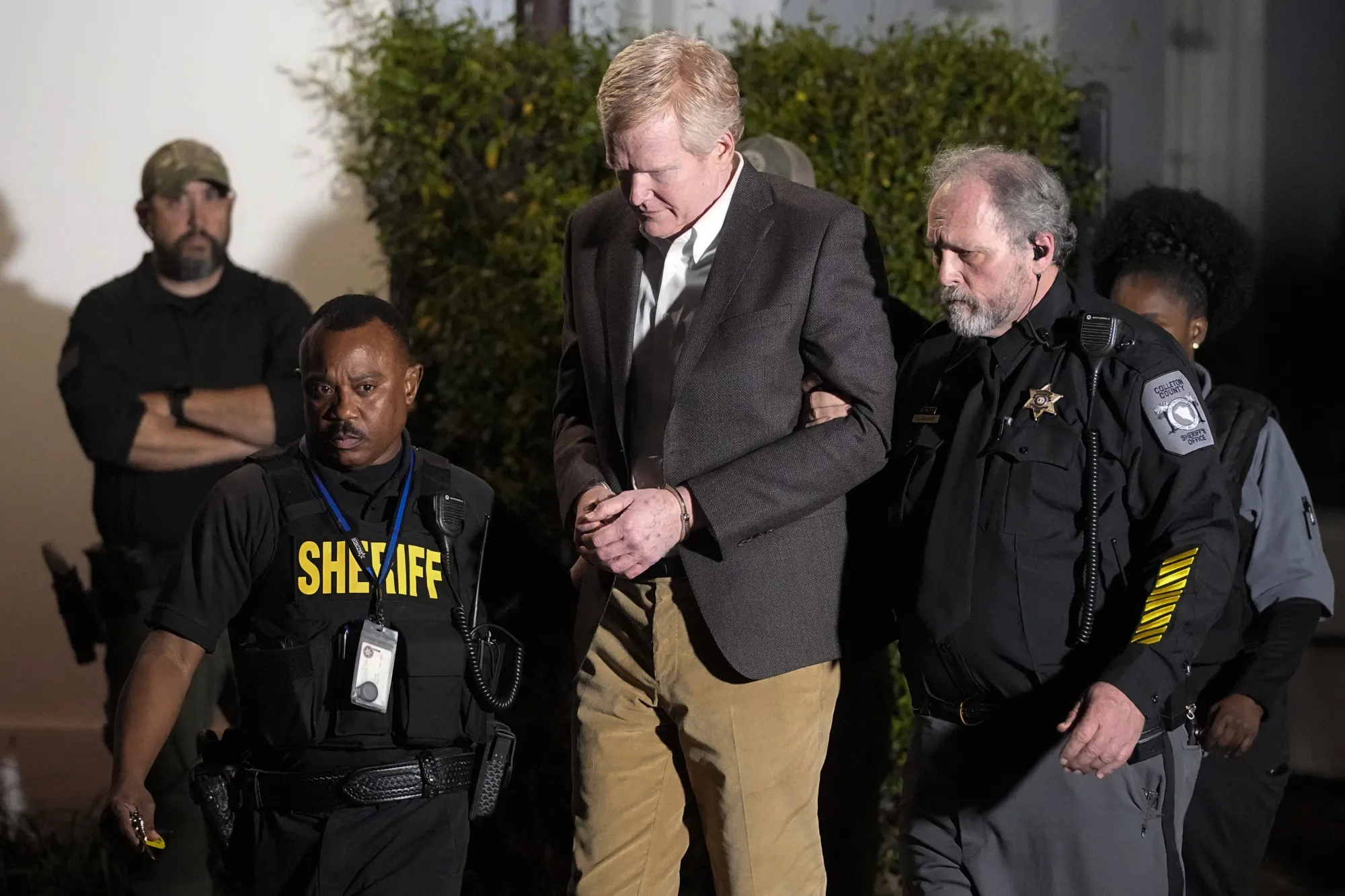 Alex Murdaugh Sentenced to Life in Prison for Murder of Wife and Son ...