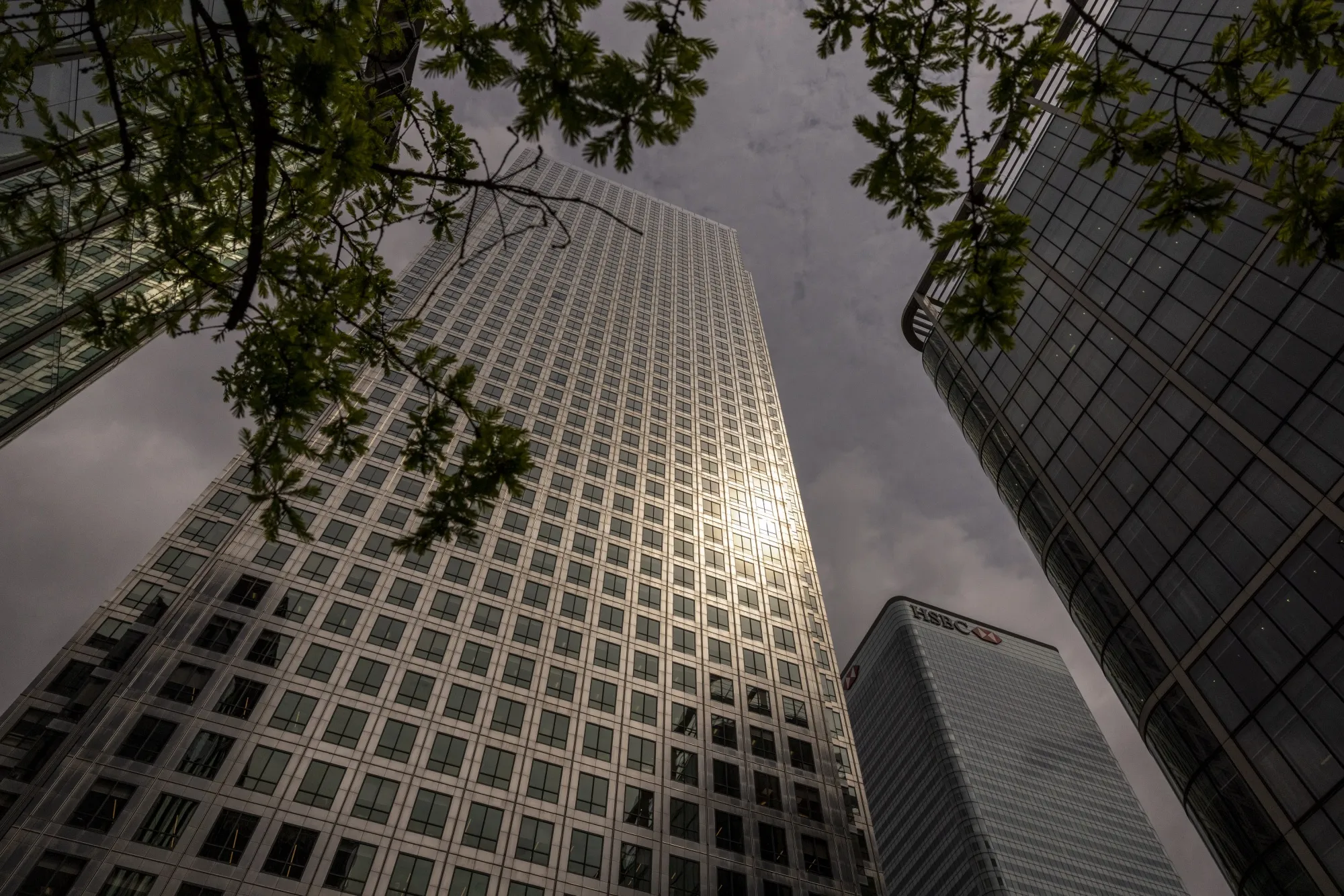 Moody’s Is the Latest Company to Consider Exiting London’s Canary Wharf ...