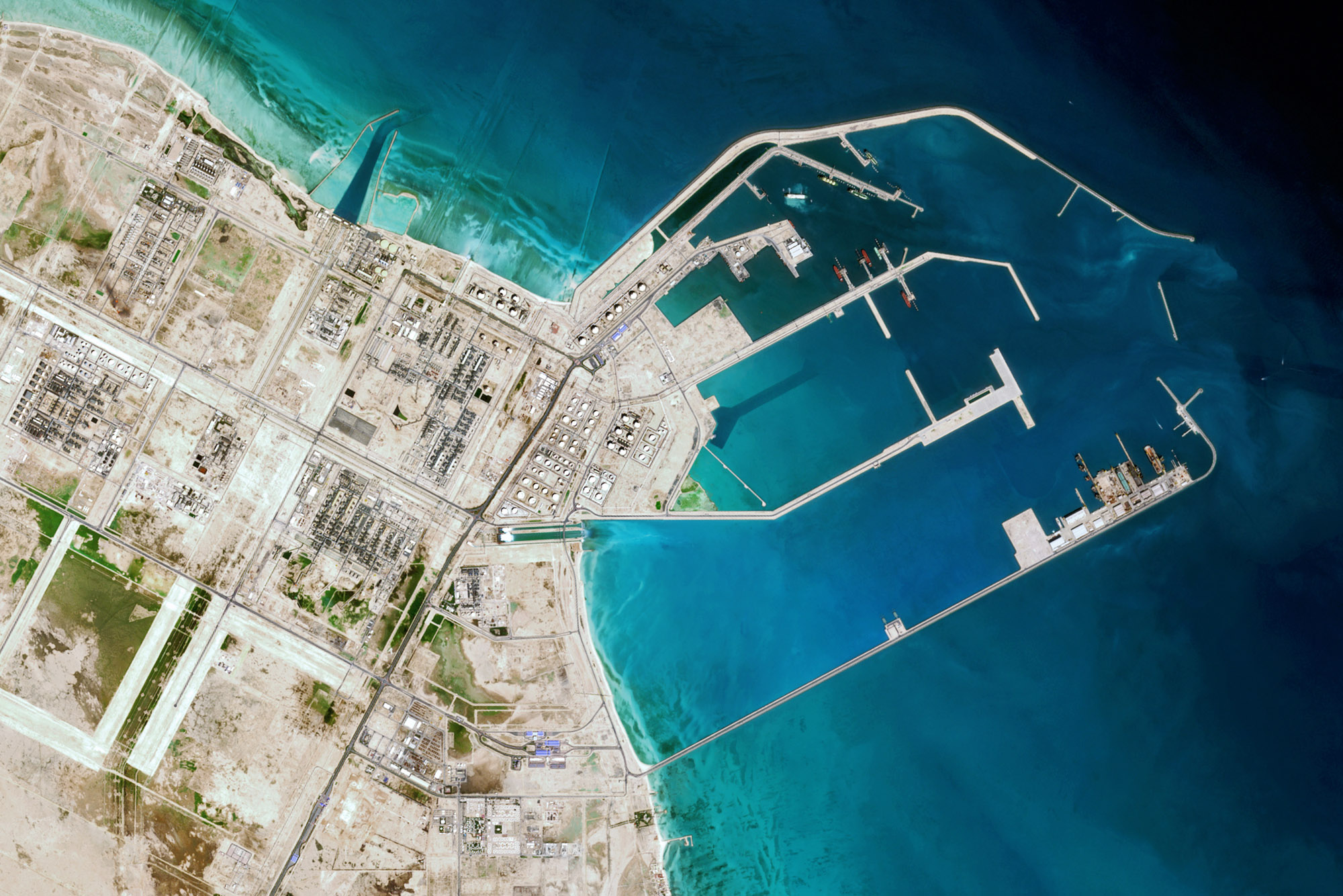 The LNG King Embarks on Sales Campaign After Approving Expansion ...