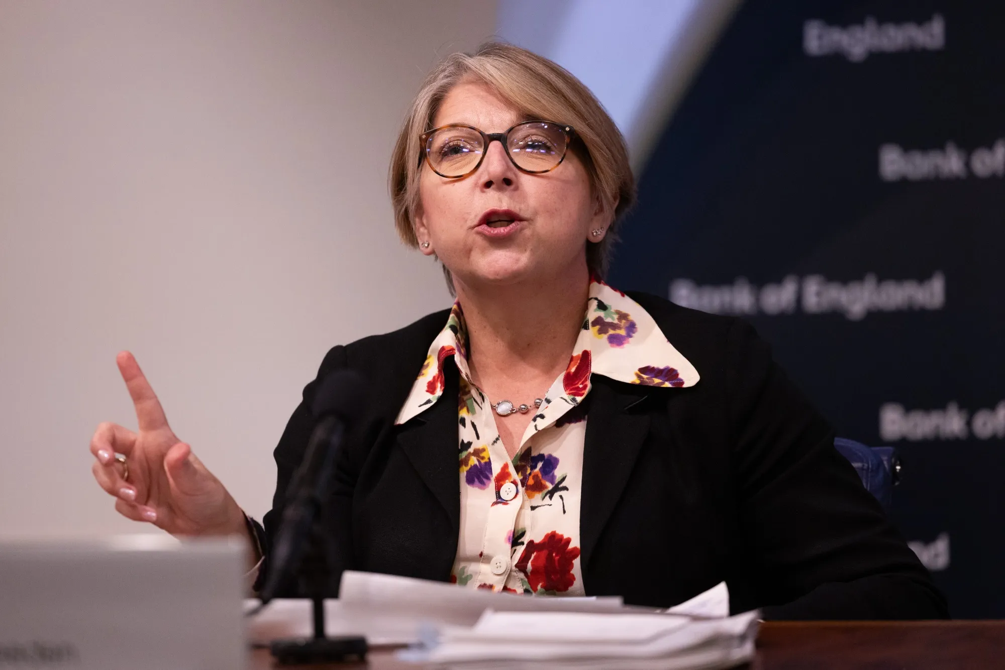 BOE’s Breeden Plays Down Risk of Second-Round Inflation Effects - Bloomberg