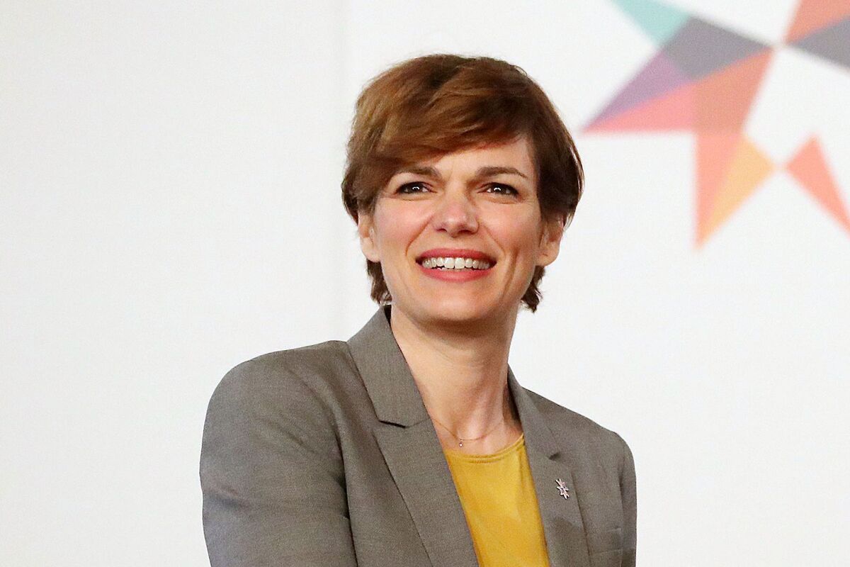 Austrian Social Democrats Pick Former Health Minister as Leader - Bloomberg