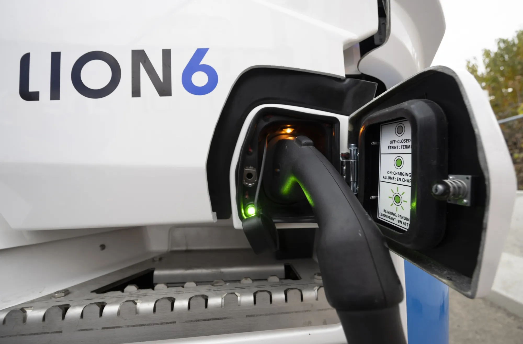 Lion Electric Expects Bankruptcy Filing Amid EV Pushback - Bloomberg